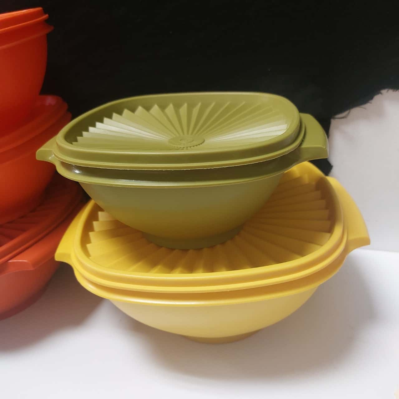 Tupperware bundle (s)