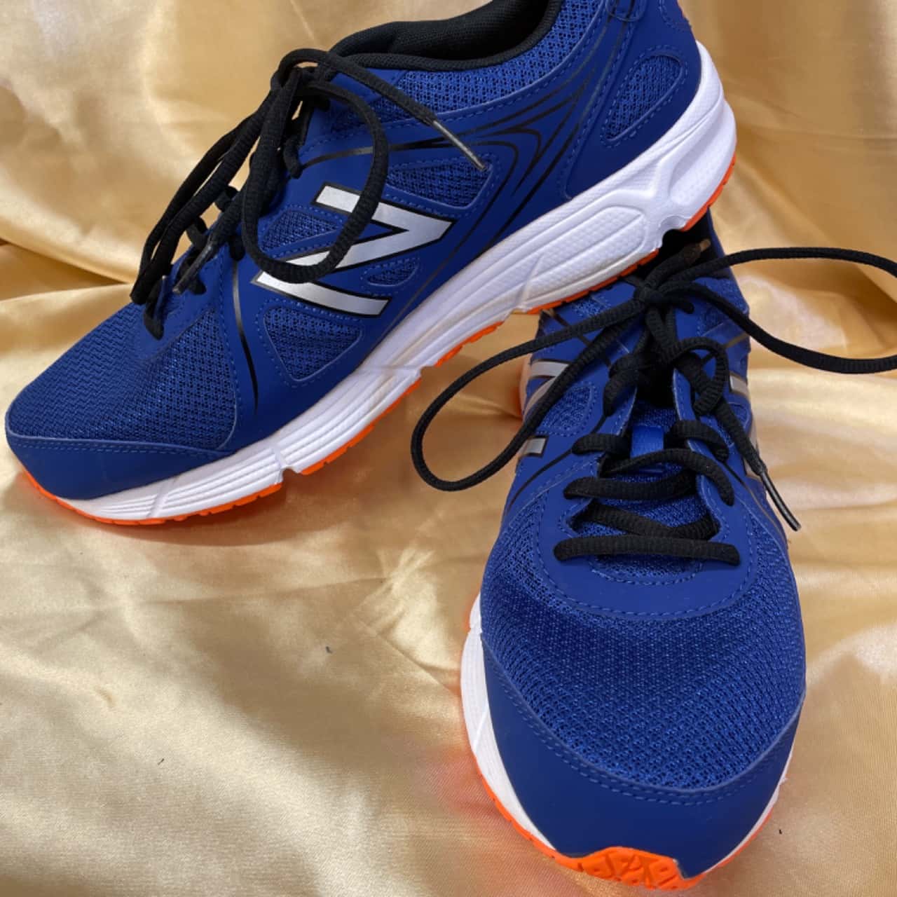 New Balance Mens Size 9 Blue sneakers (s)