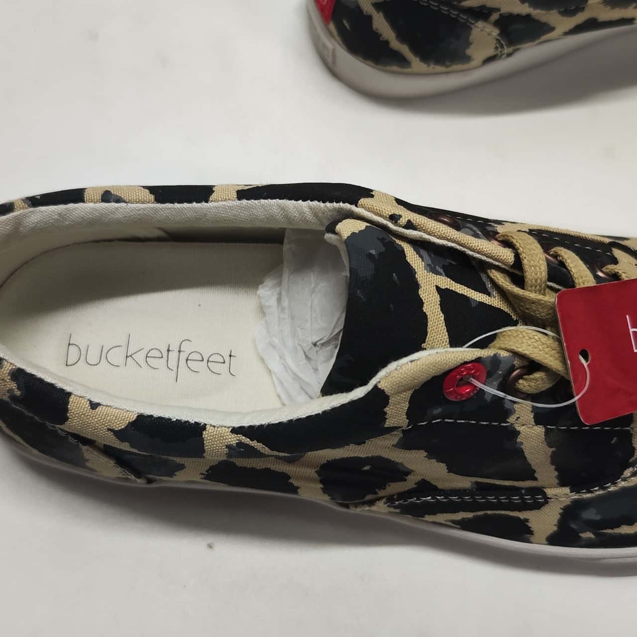 Bucketfeet Womens Size 9 sneakers