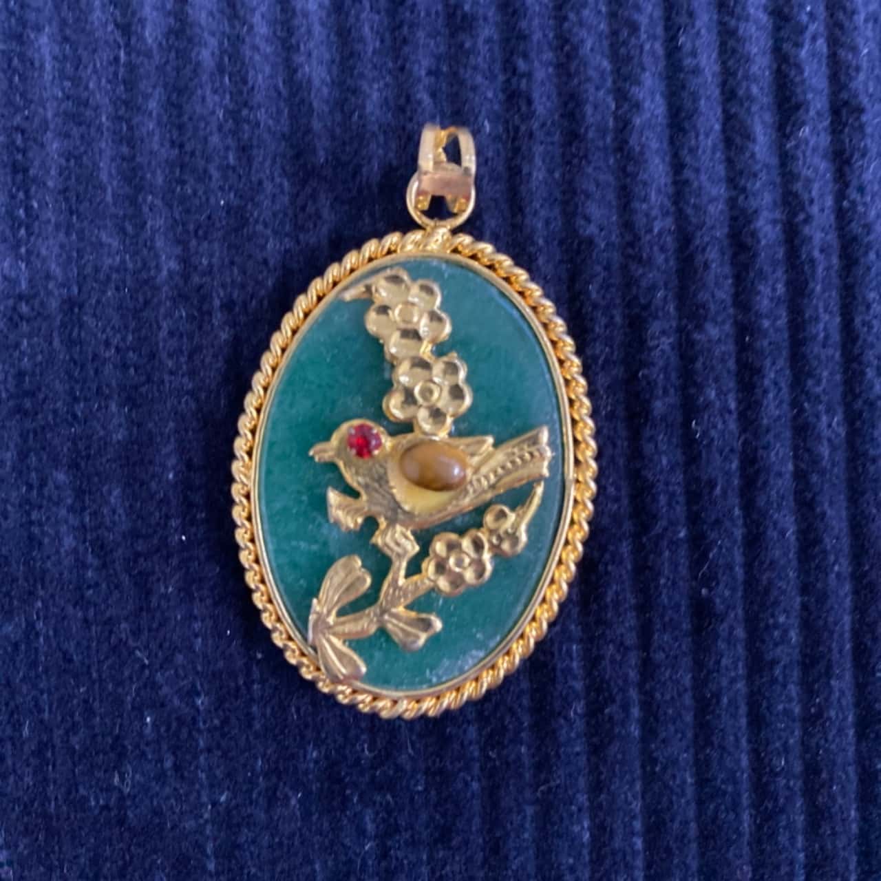 Pendant Gold / Green / Red bird(s)