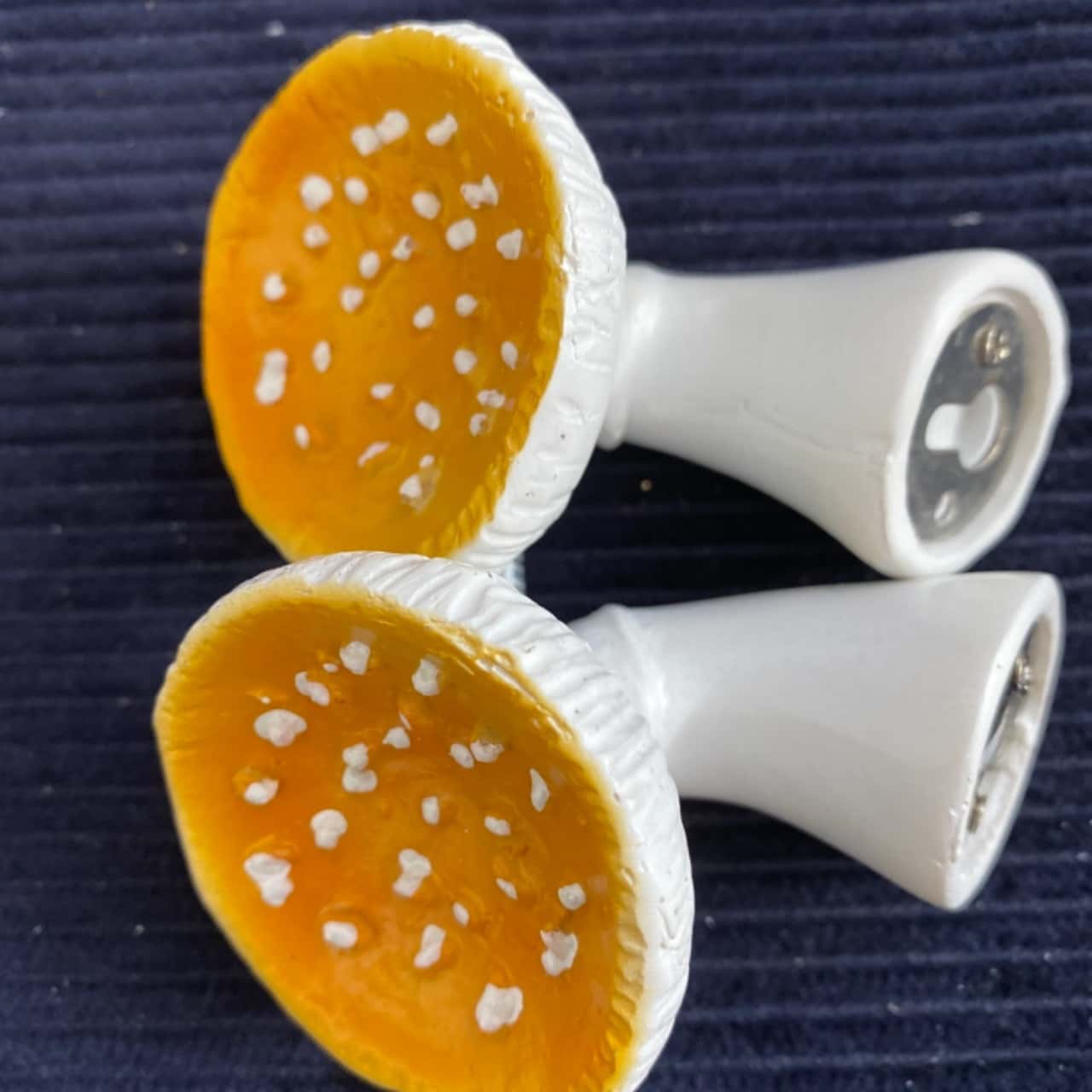 2 x mushroom hangers/handles (s)