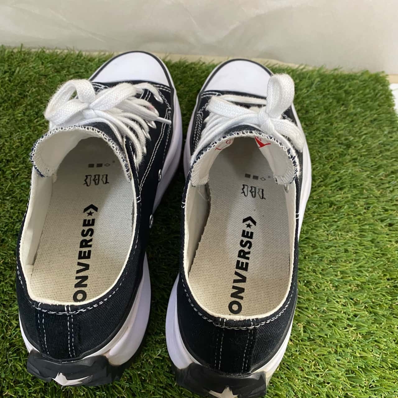 Converse women’s runners (s)