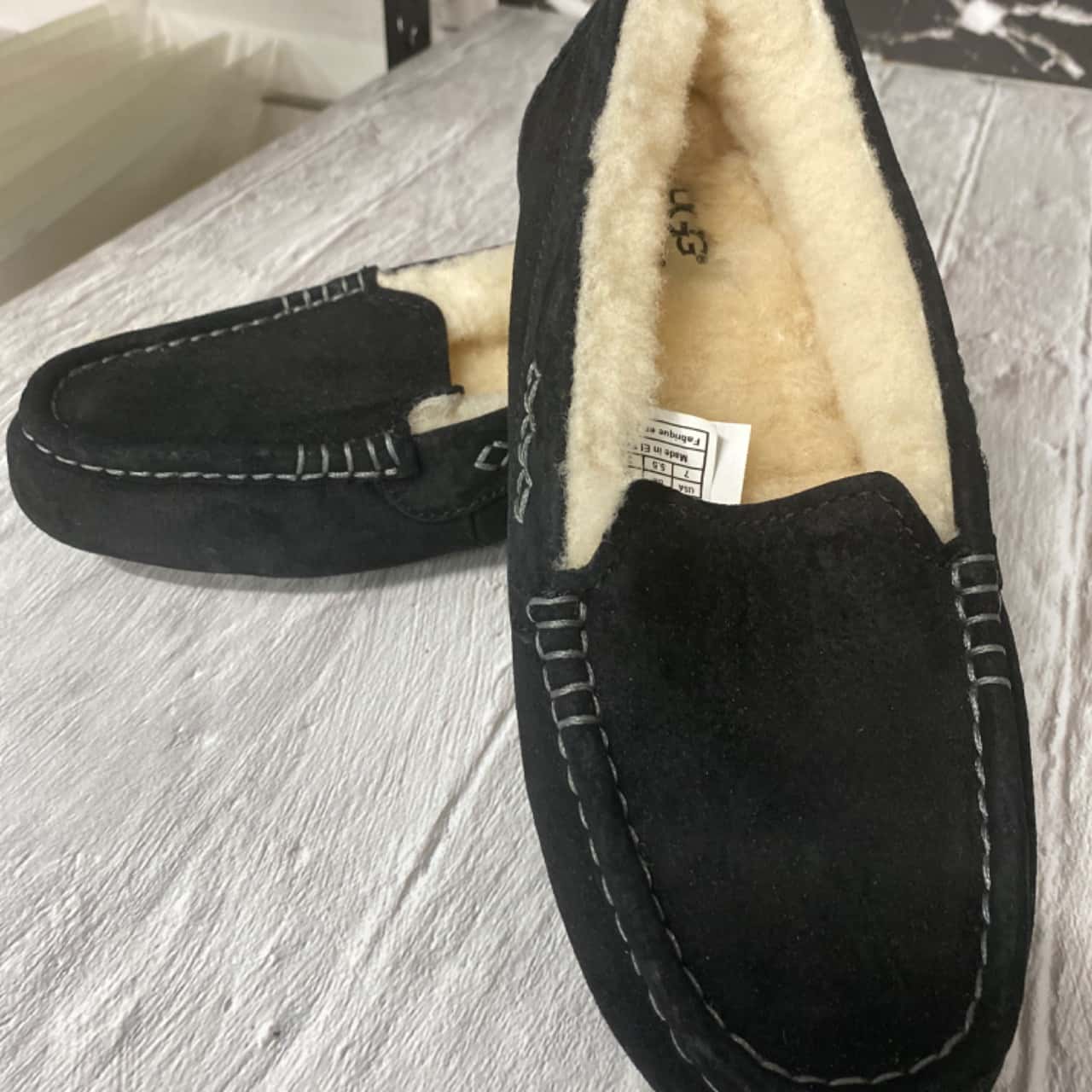 UGG moccasins Size 7 Black as new