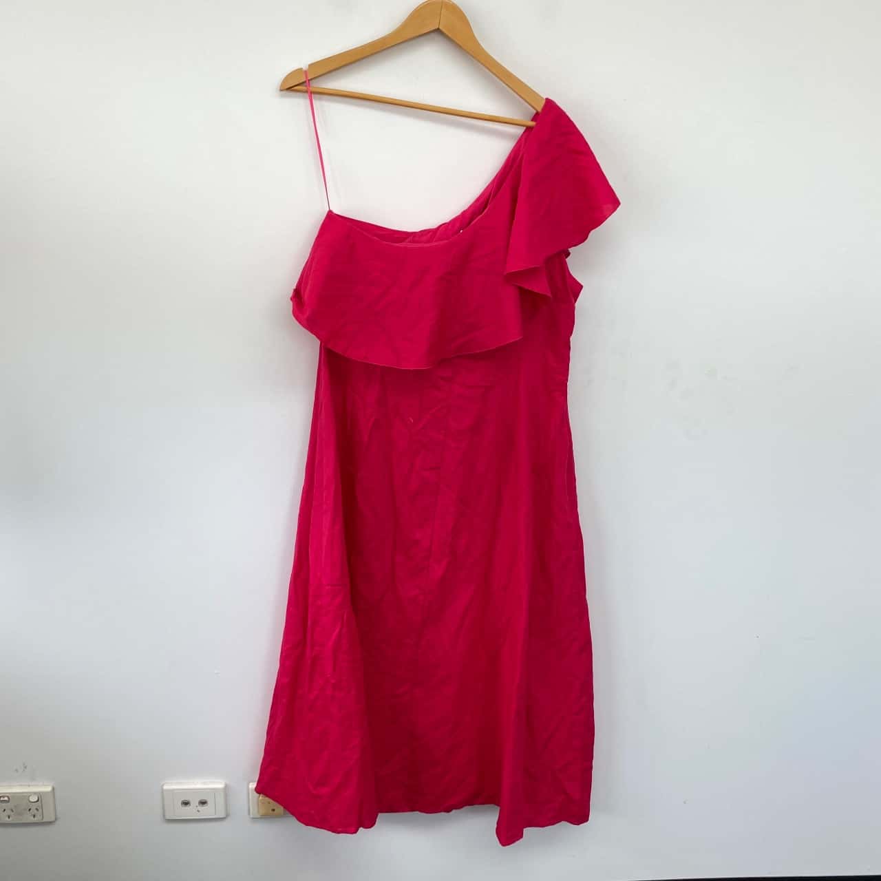 Atmos&Here Raspberry Layla Linen Blend One Shoulder Midi Dress Size 16