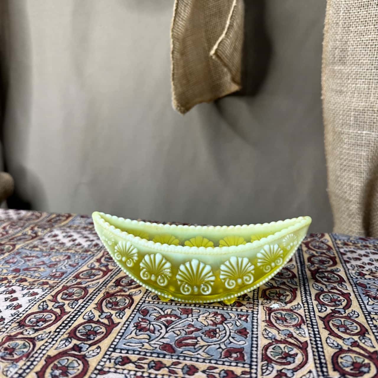 Davidson Primrose Pearline Uranium Glass - War of the Roses(s)