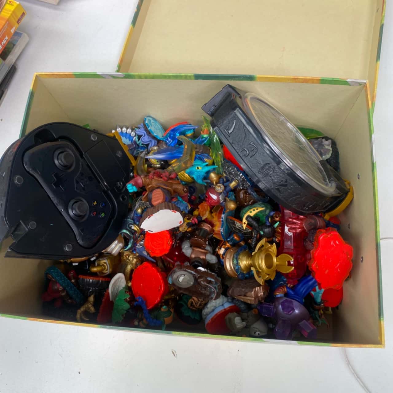 Assorted skylanders & skylander trap team mobile x2