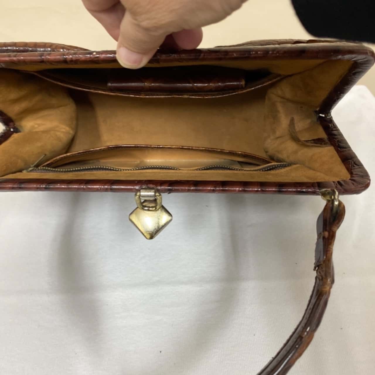 Reduced Womens Brown Vintage Horn Back Alligator Handbag With Paws ...