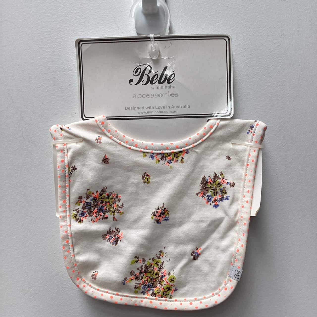 Bebe by Minihaha Bib