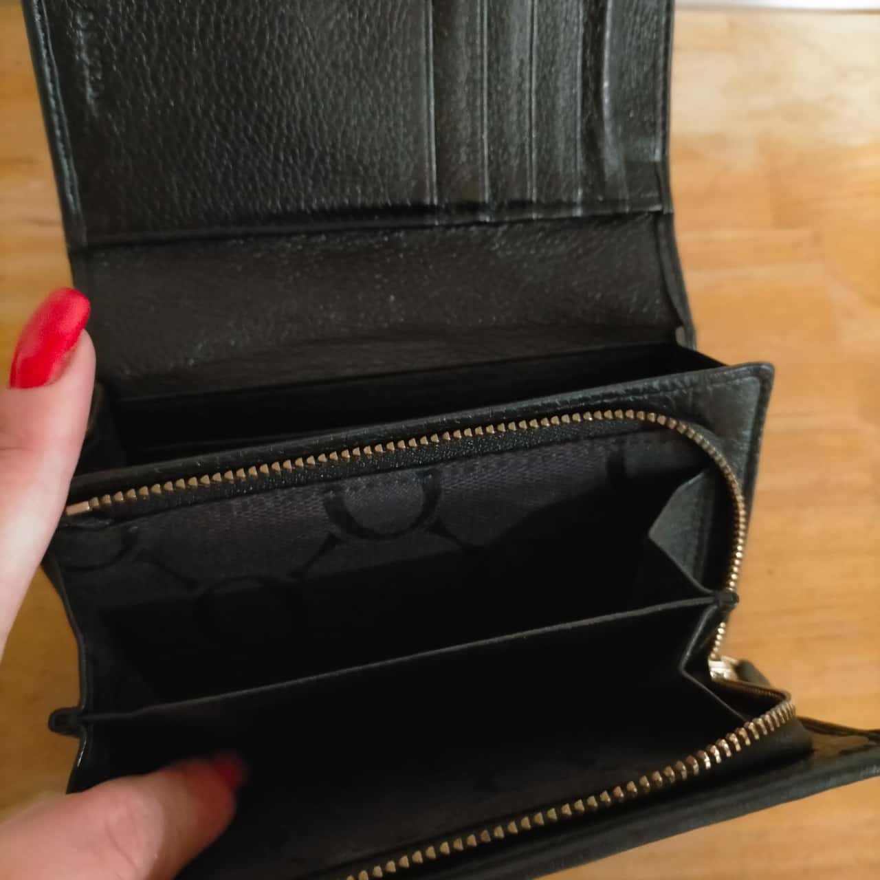 Oroton Small Black Leather Purse VGUC(s)