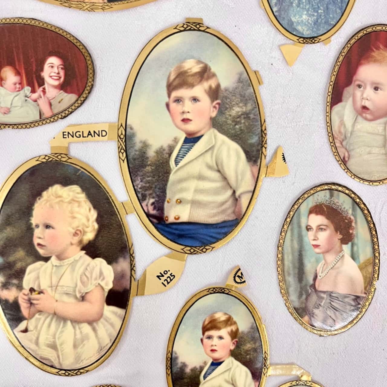 Vintage Paper Scrap Reliefs Royal Family No.1225 Made in England (s)