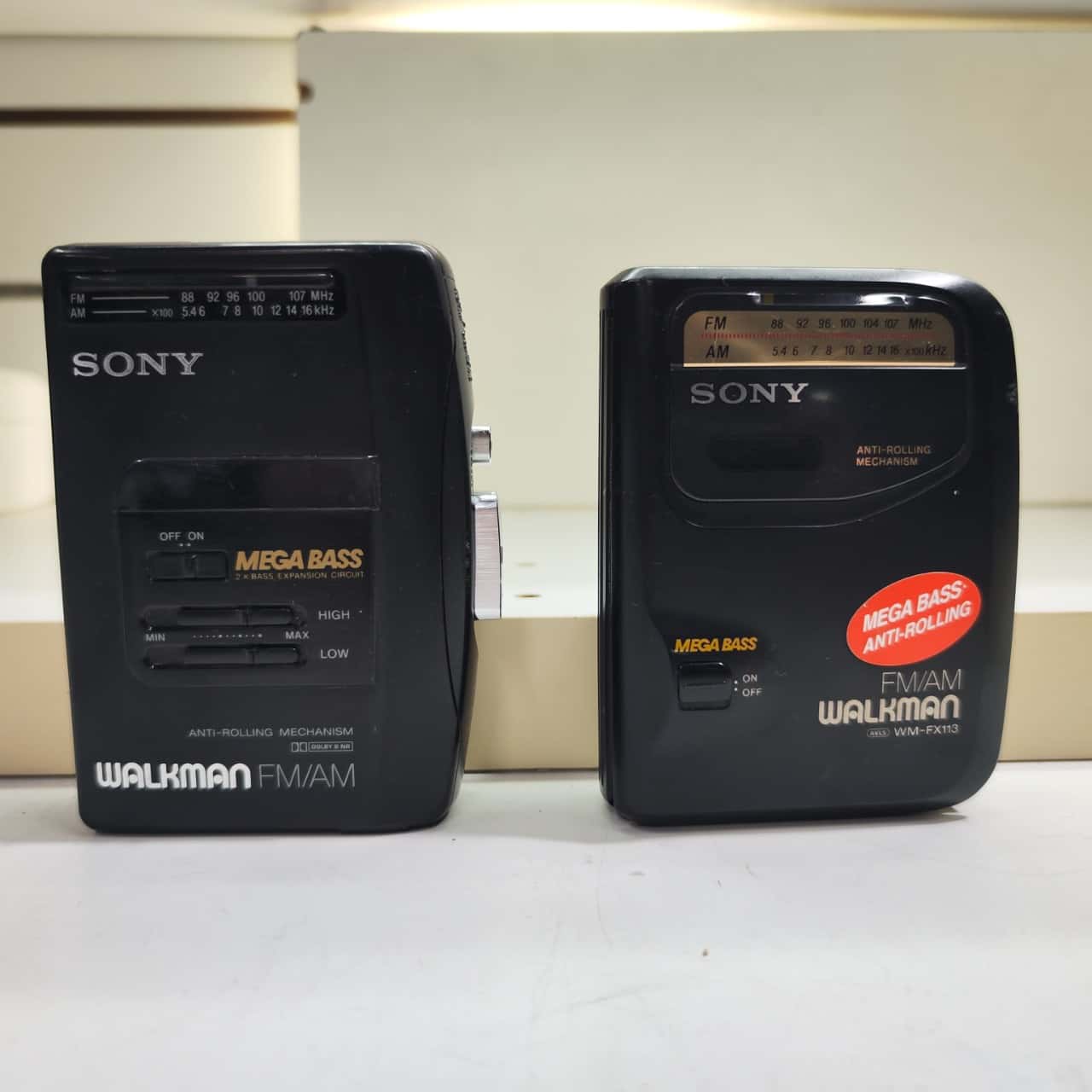 2x Sony Walkmans As Is Untested (s)