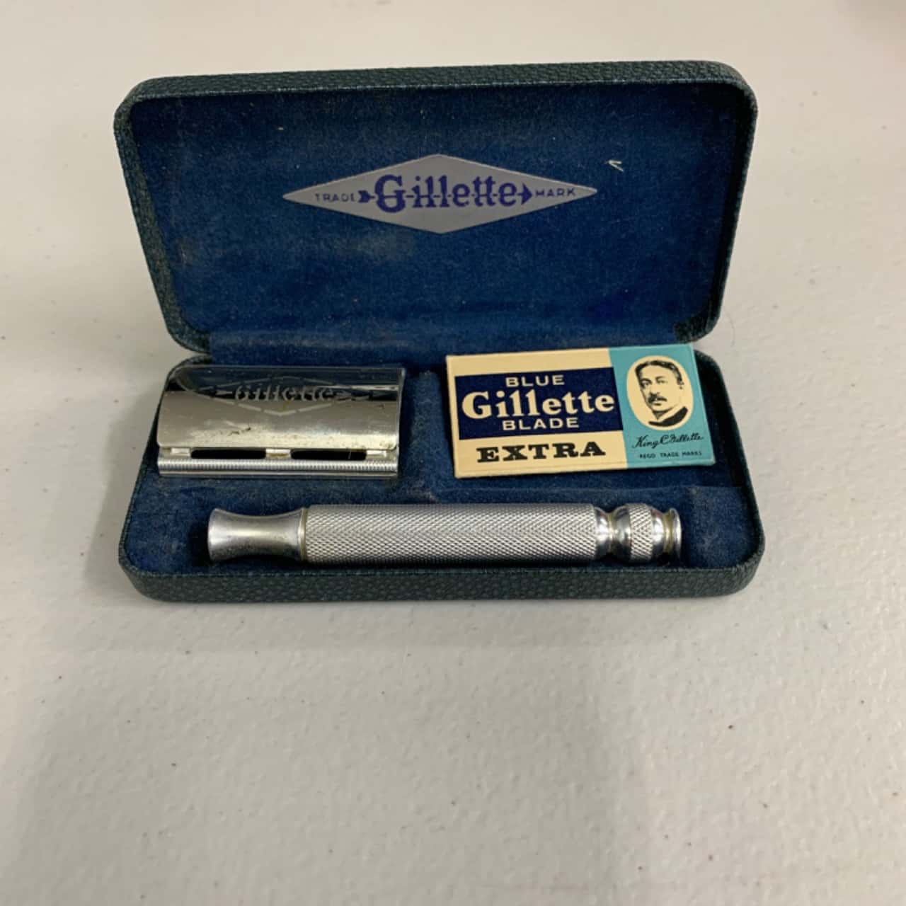 Vintage Gillette Pocket Size Safety Razor in Original Case (s)