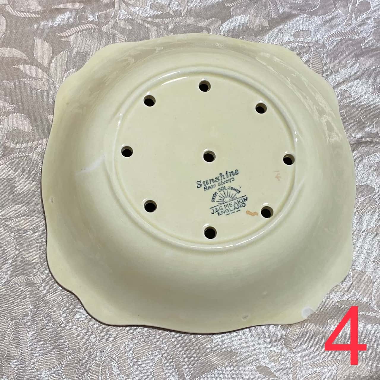 J&G Meakin Sunshine plates set of 4