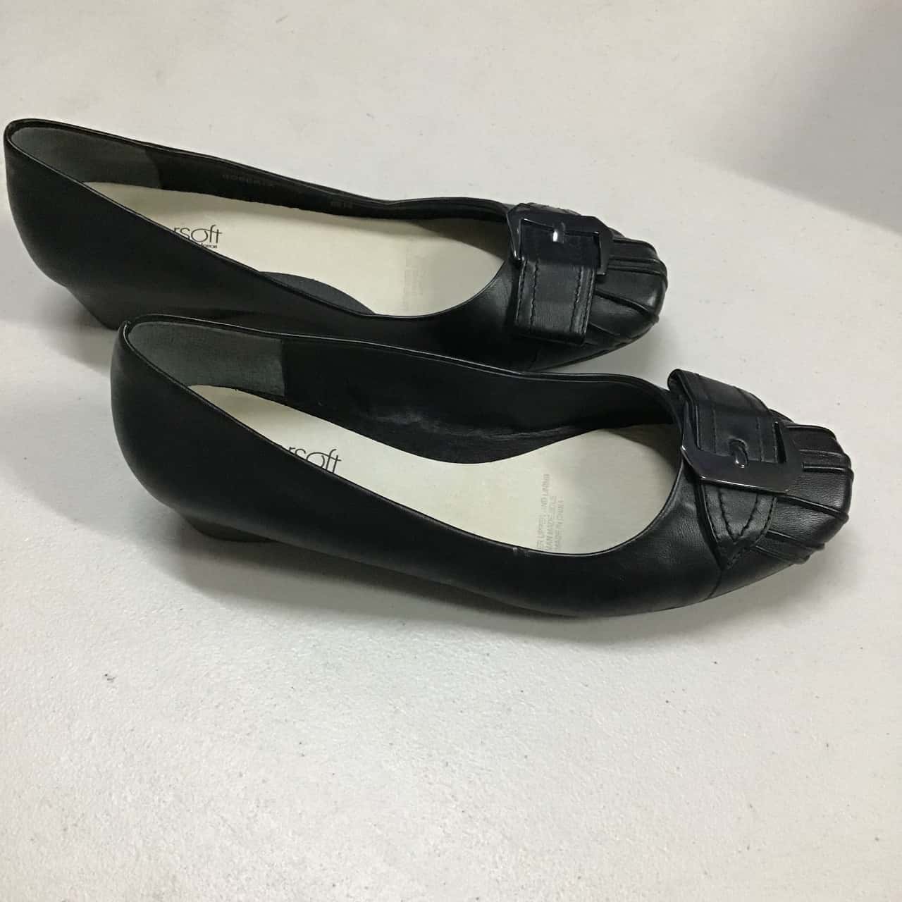 Supersoft Womens Size 7.5 Low Black Shoes(s)