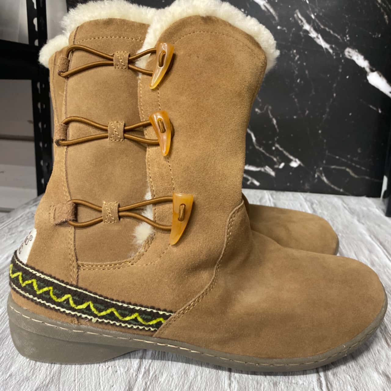 UGG Womens Size 10 Beige 3 eyelet boots (s)