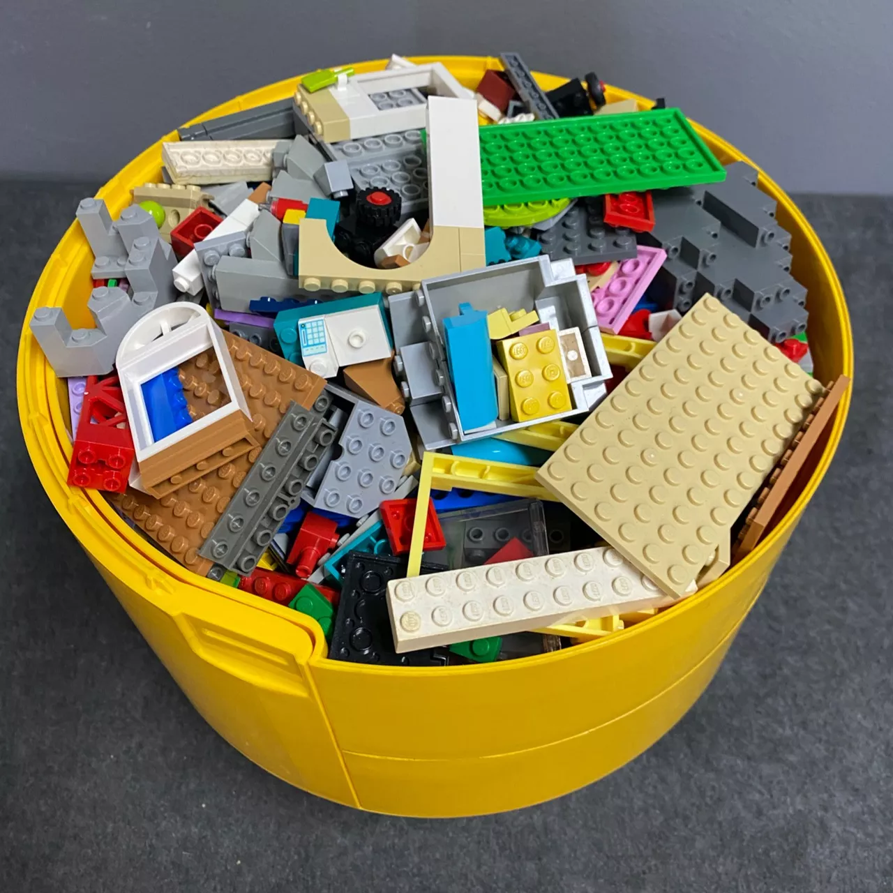 LEGO - Random/Assorted - 1Kg with LEGO Storage Container - Used Good ...