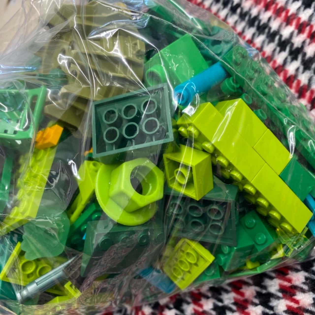 1kg of mixed green lego pieces