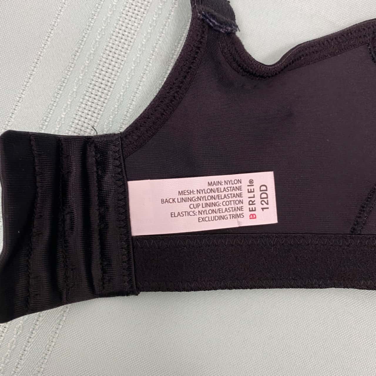 Berlei Women's Sports Bra With Wire Size 12 DD Black / Grey