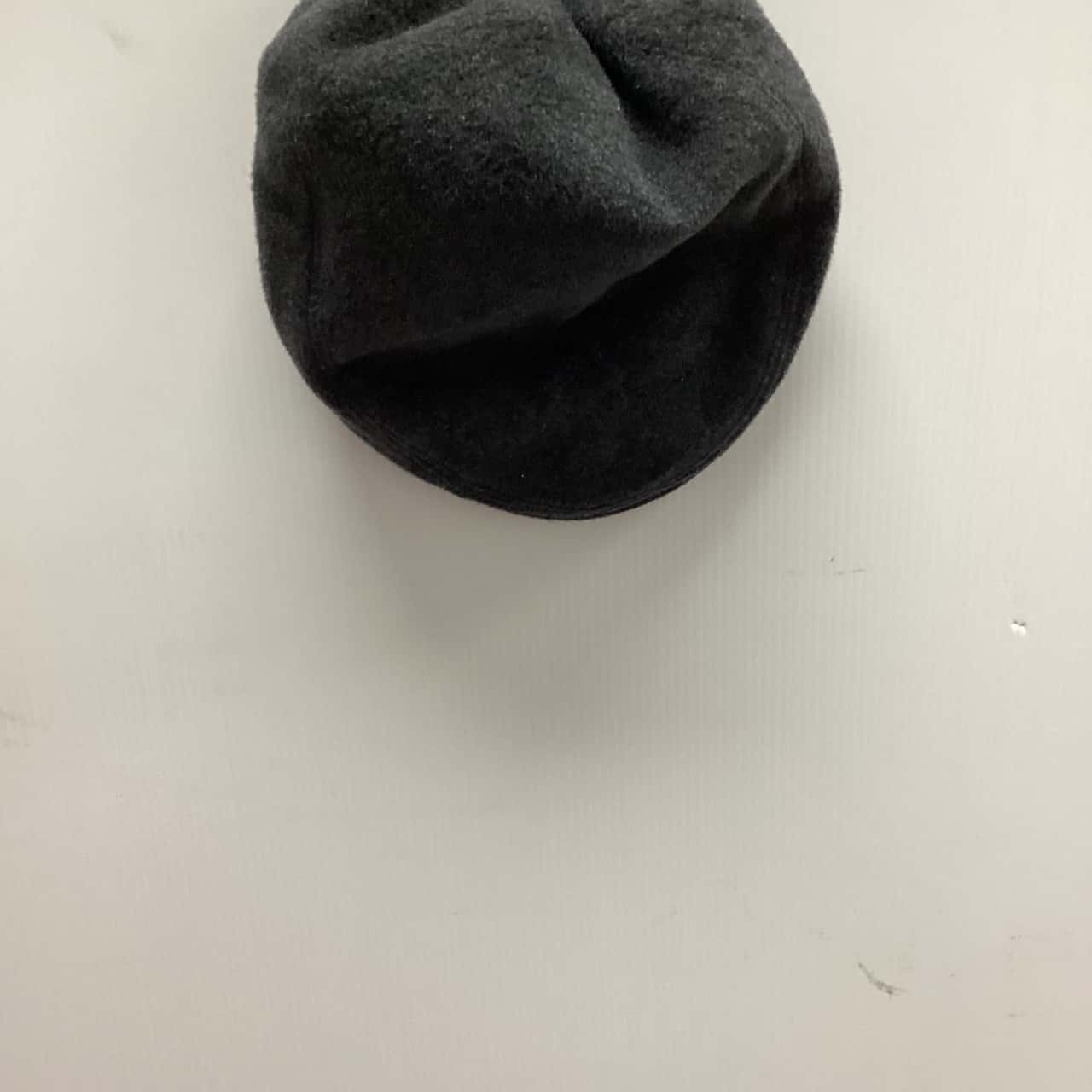 Milan’s Unisex Size L Grey cap made in Italy 50%cashmere 50% new wool(s)