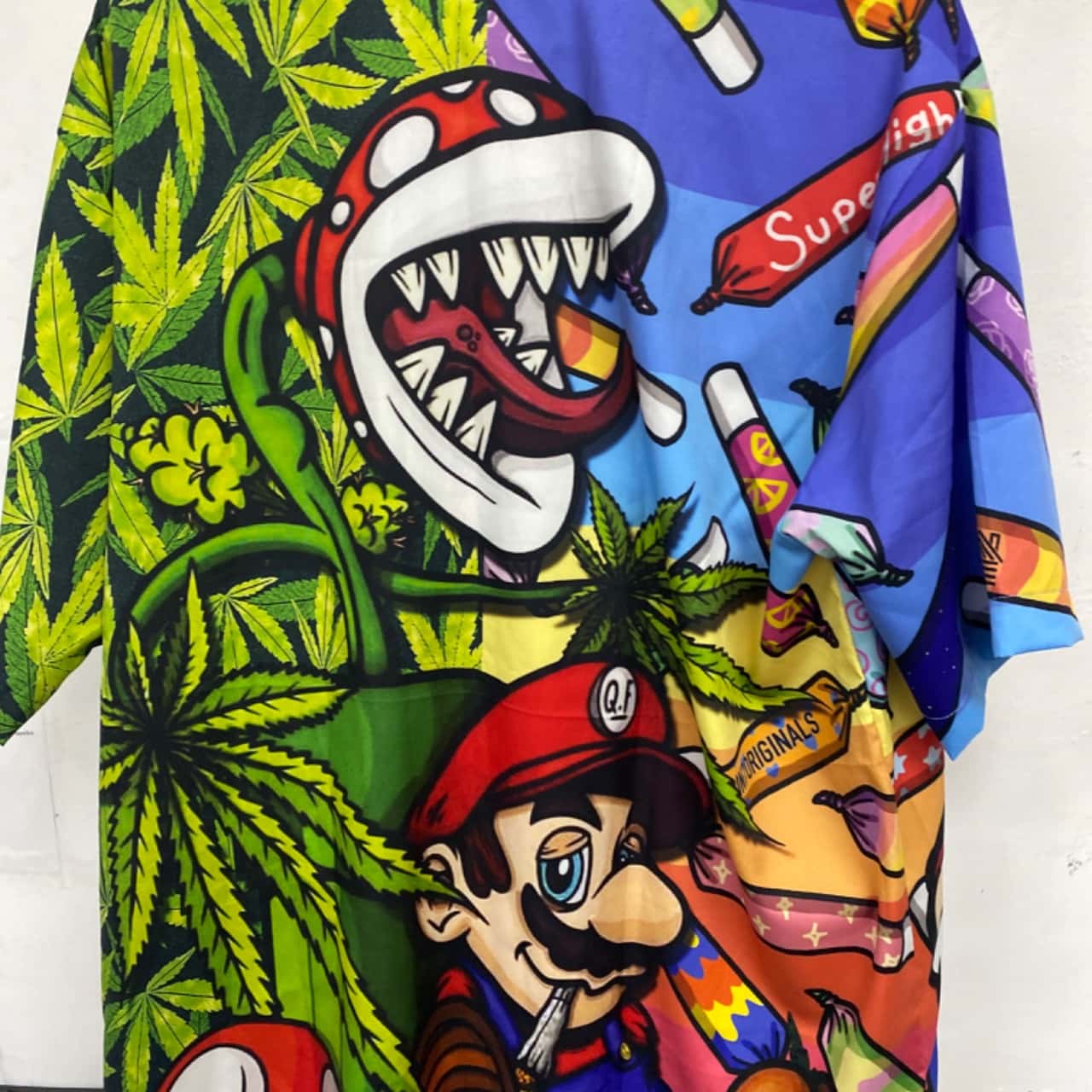 Super Mario Mens Size XL Short Sleeve Shirt Multicoloured