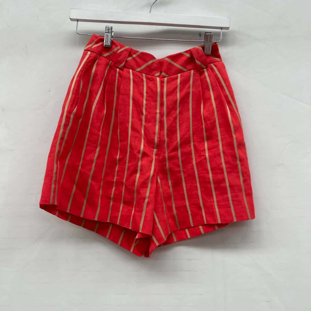 Cue Womens Size 6 Shorts Red (s)