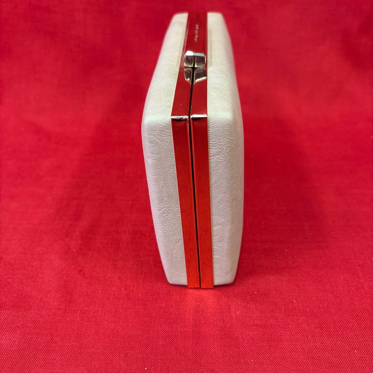 Colette Hayman Women’s Clutch with chain Beige