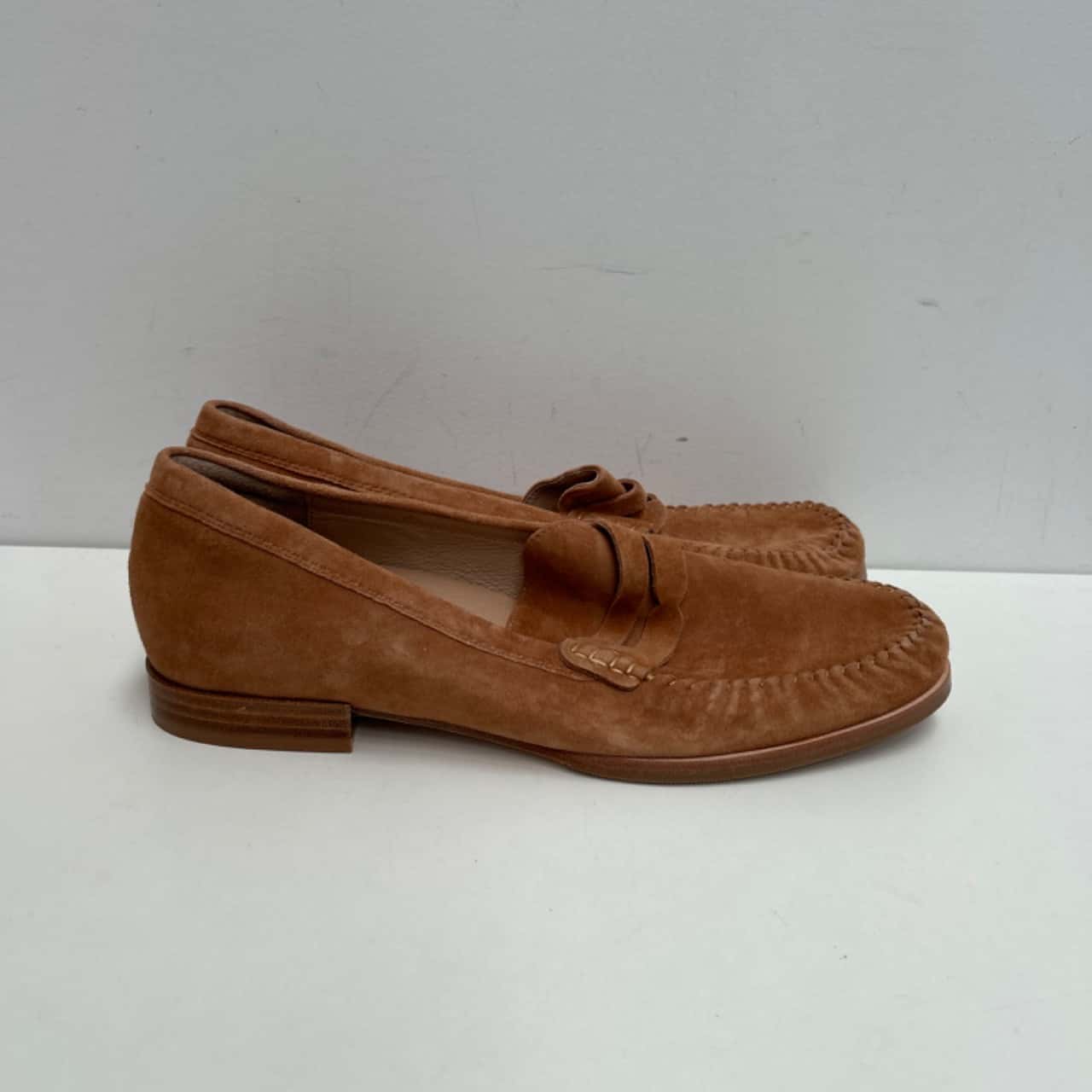 Bared Broadbill Tan Suede Loafers - Size 42 (s)