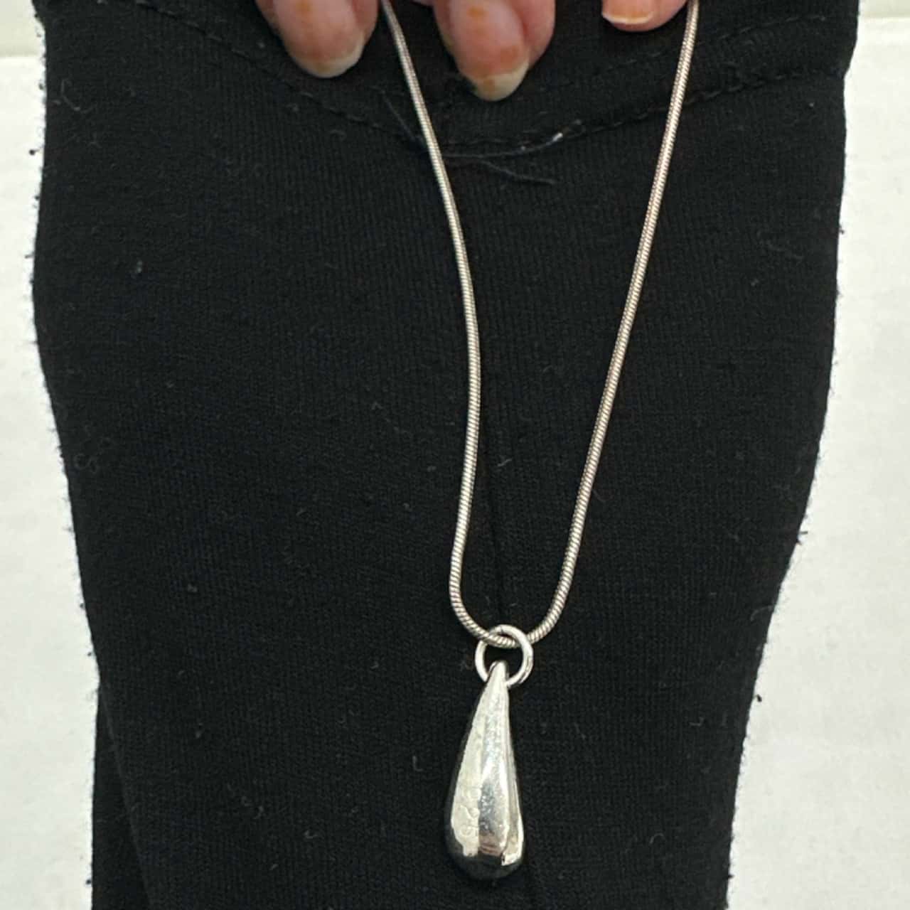 925 Sterling Silver Teardrop Necklace (s)