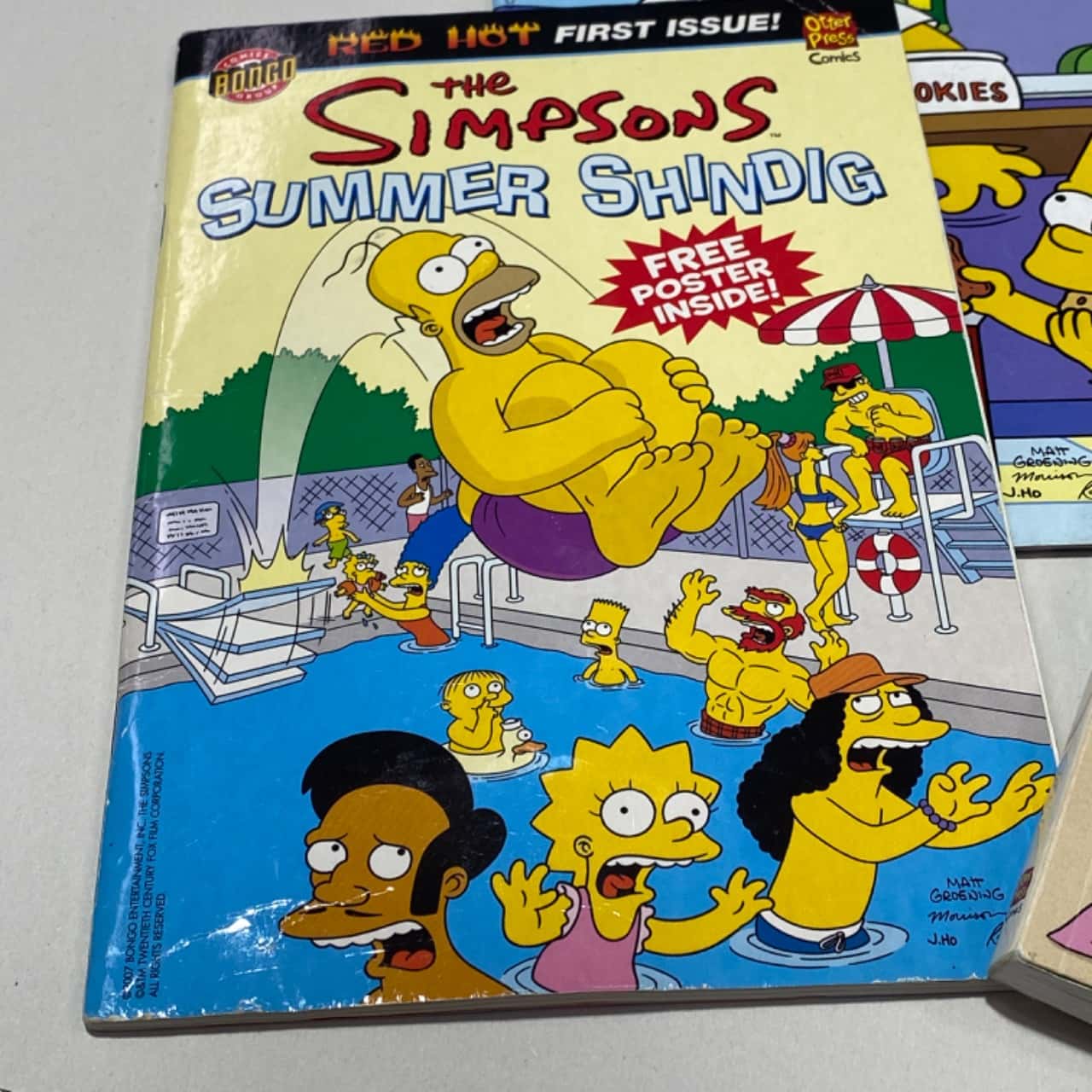 5 Simpsons Comics / Graphic Novels(s)