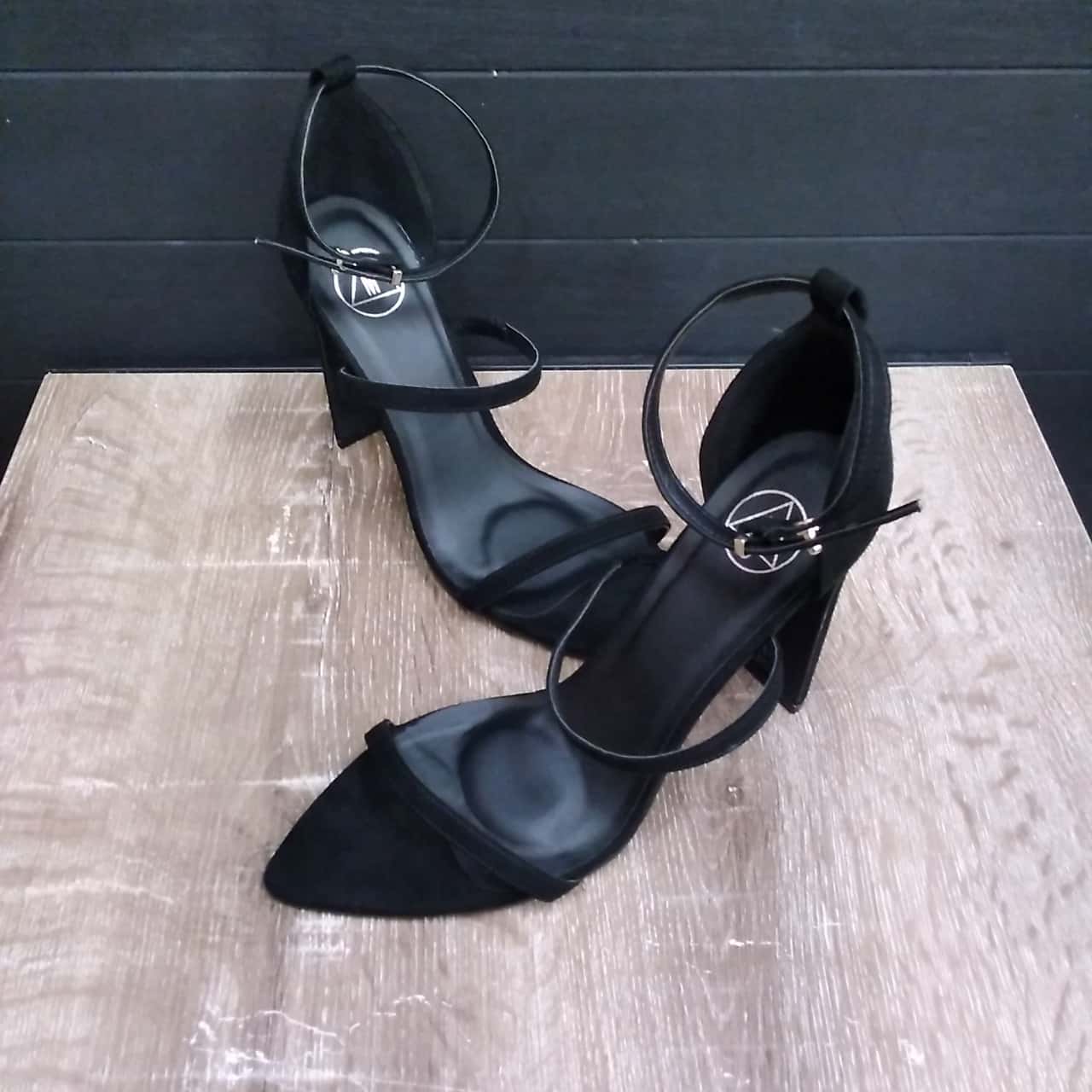 Womens AU 9 Black Point High Heel by Missguided (W, 692)(s)