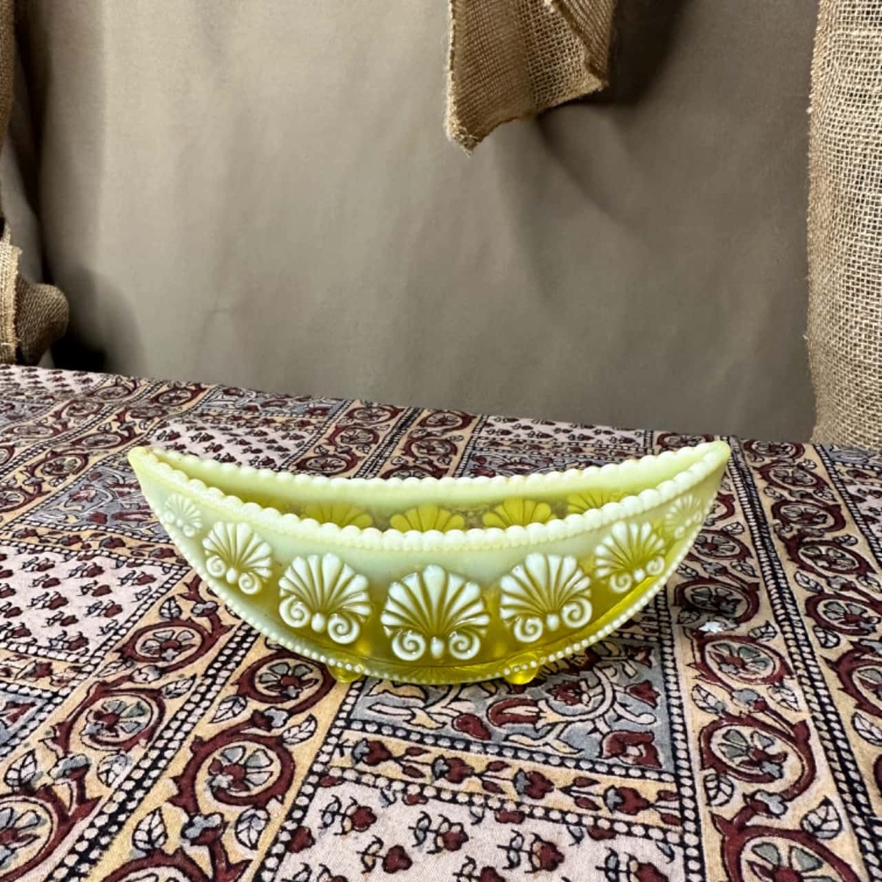 Davidson Primrose Pearline Uranium Glass - War of the Roses(s)