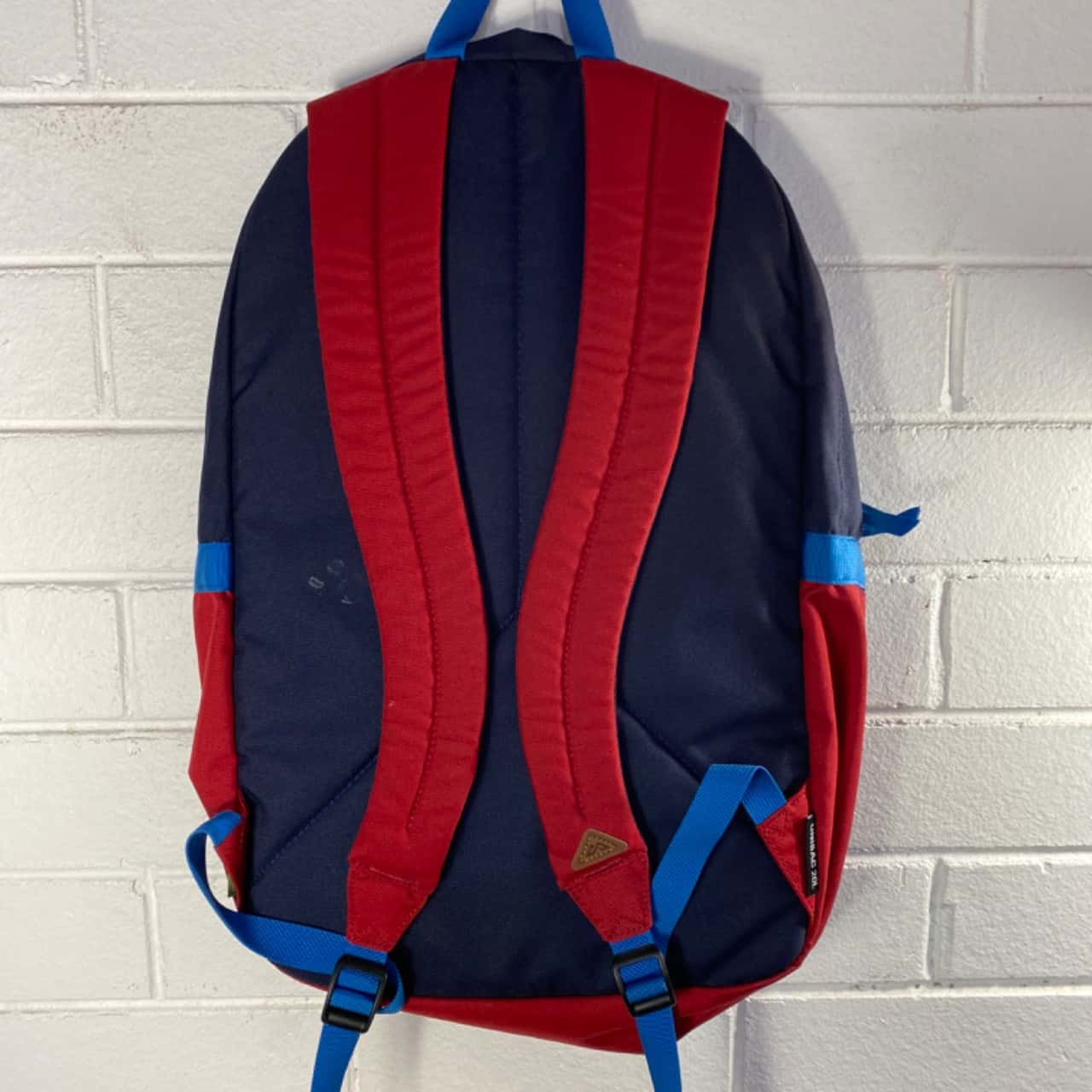 Kathmandu Unisex 20L Backpack Blue / Red (s)