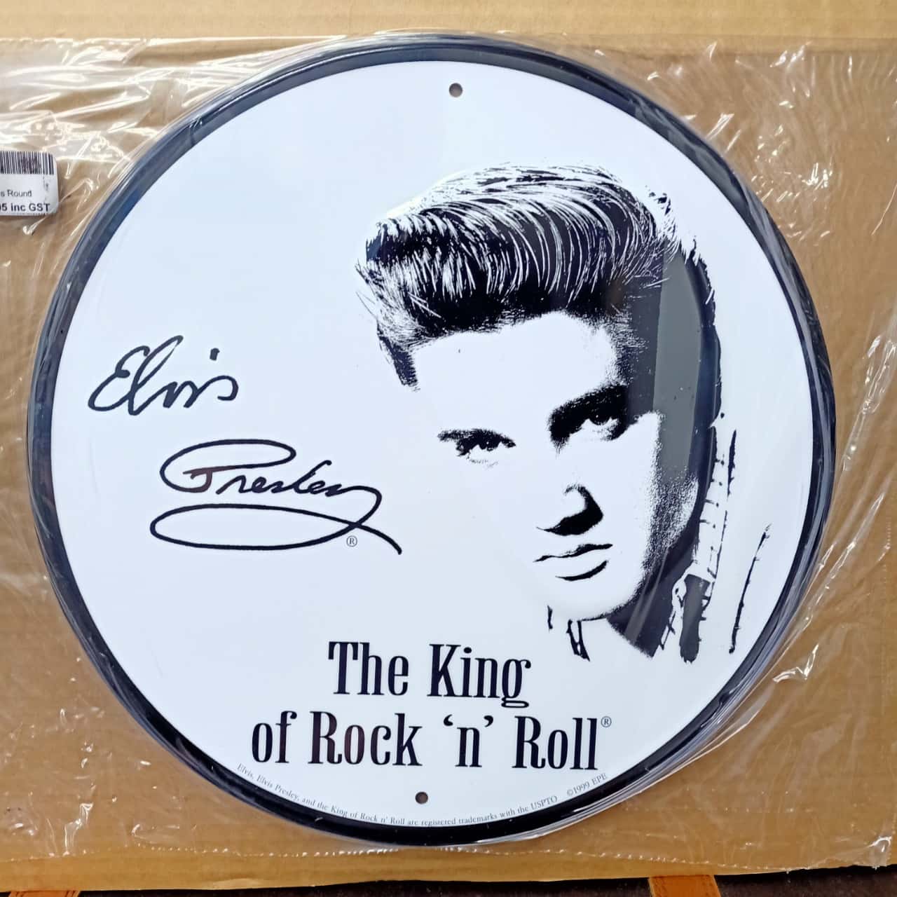 BNWT Elvis tin sign - circular