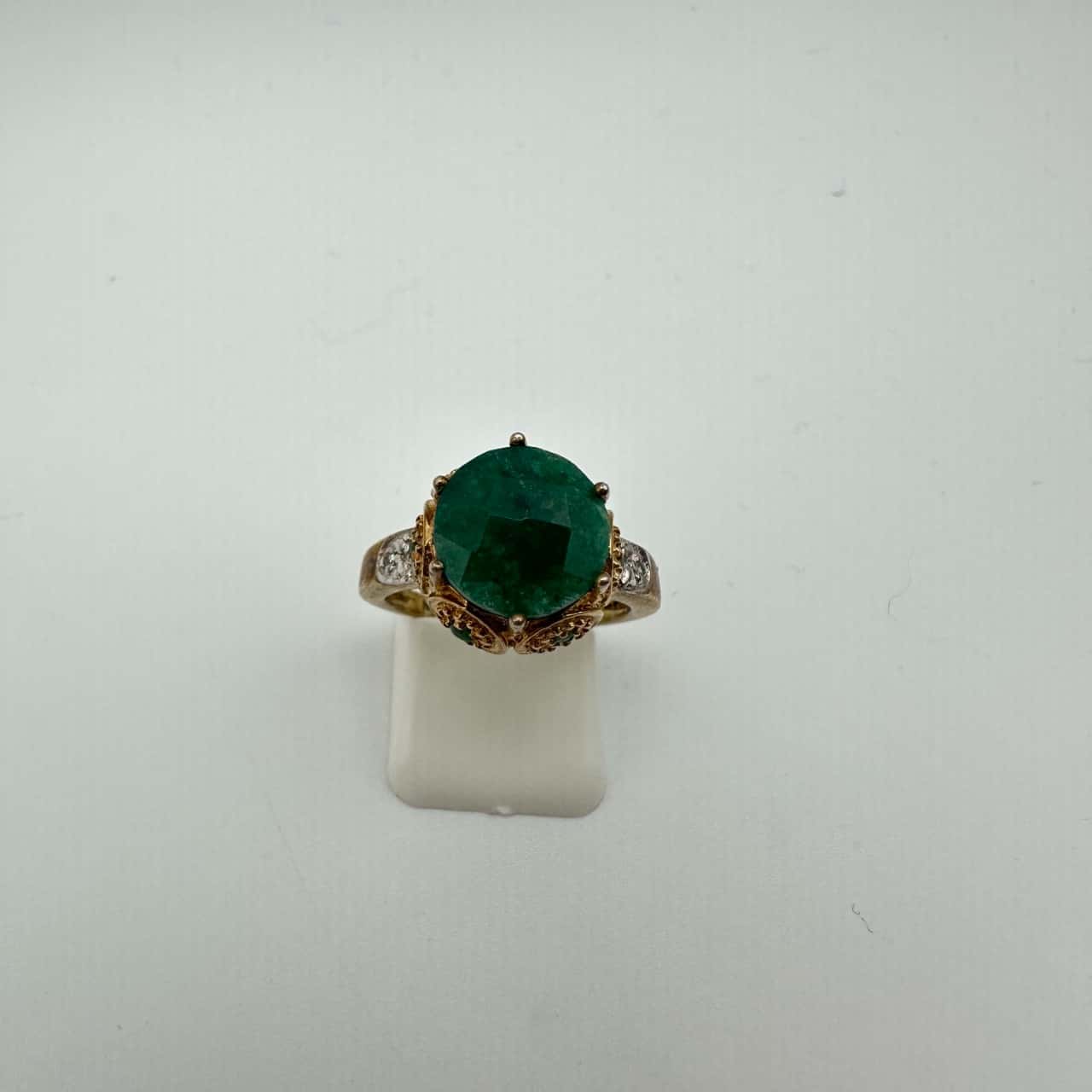 Beautiful Green Stone Golden Tone Ring Stamped 925 QJ IN Size M.5(s)