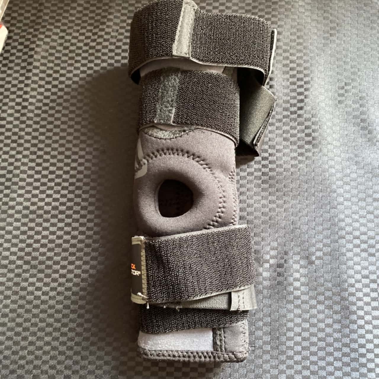 Shock Doctor Size Medium Knee Stabilizer(s)