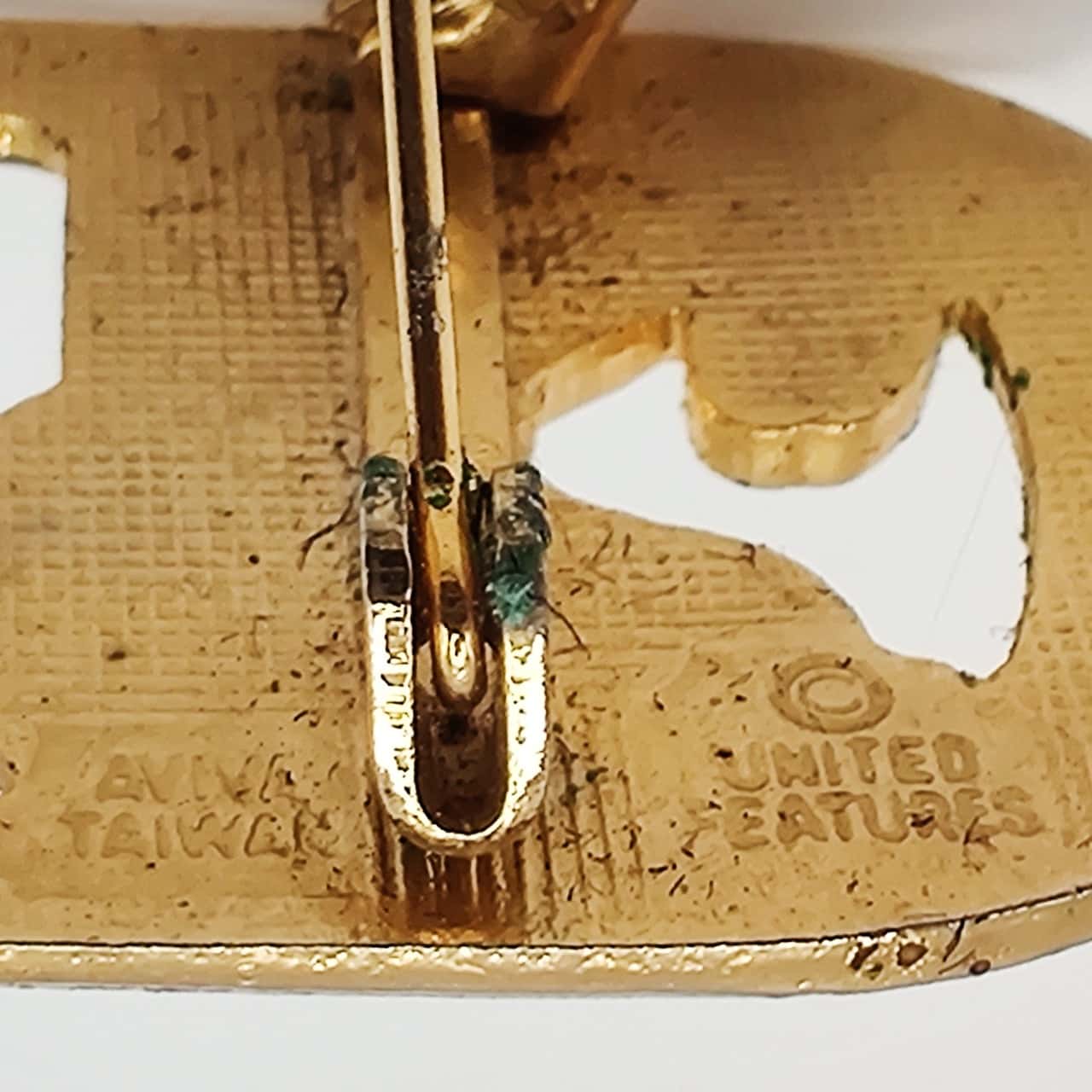 Vintage Charlie Brown Snoopy Letter 'D' Pin