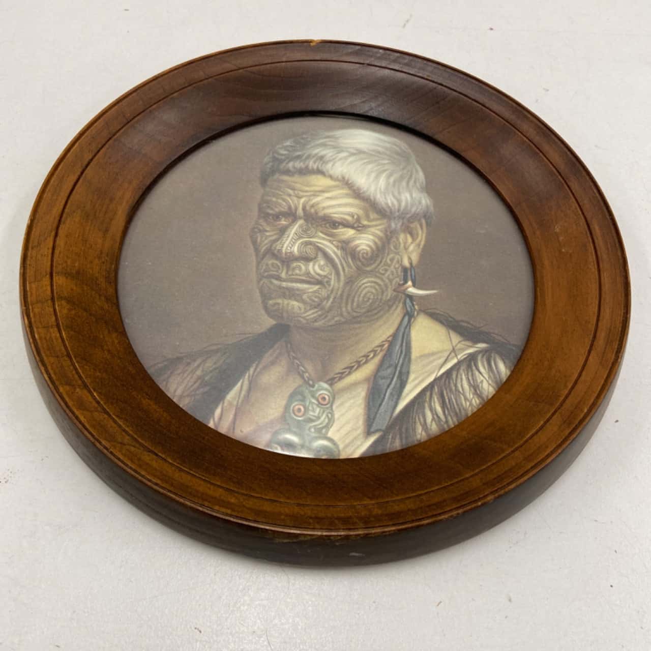 Round vintage frame with Māori pic ( Haora Tips Koinaki)