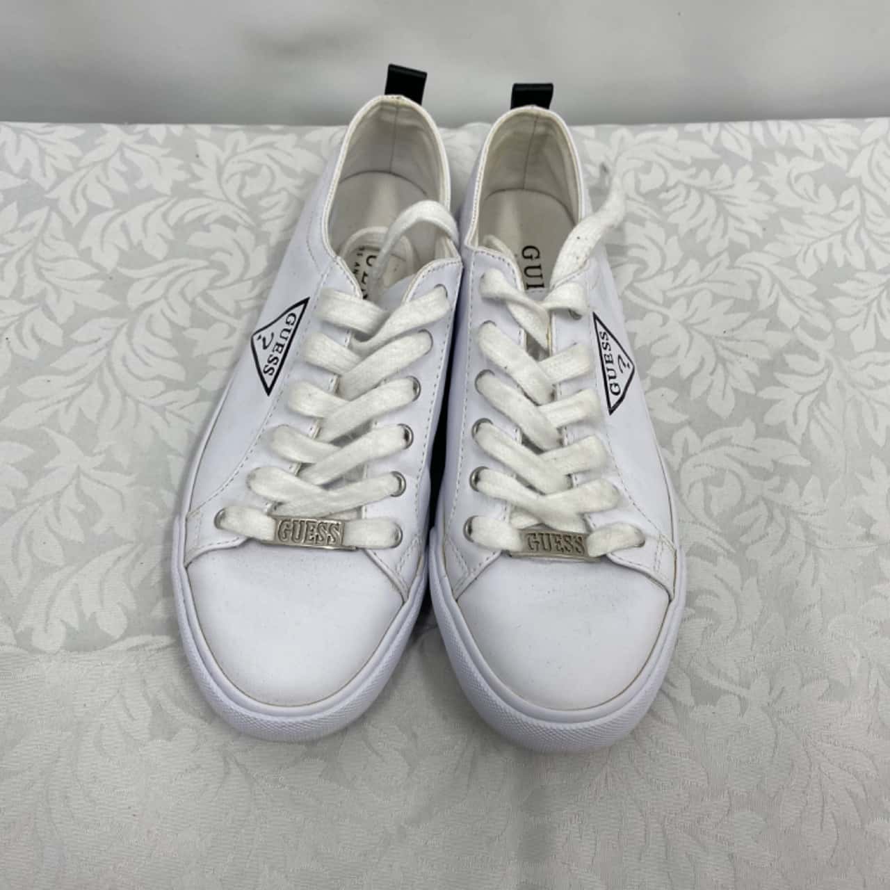 Womens Guess shoes Size US-7