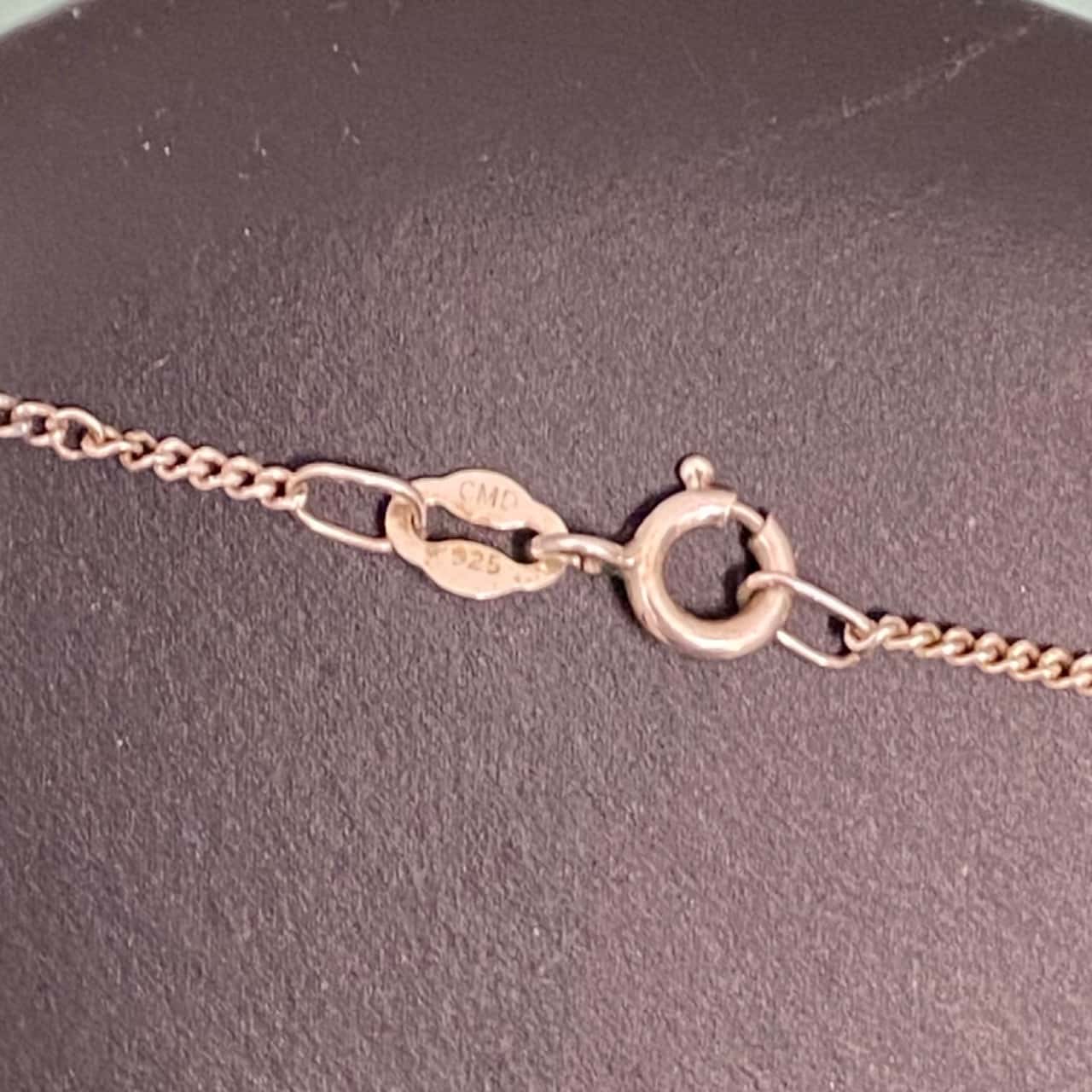 Women’s Silver chain marked 925.(s)