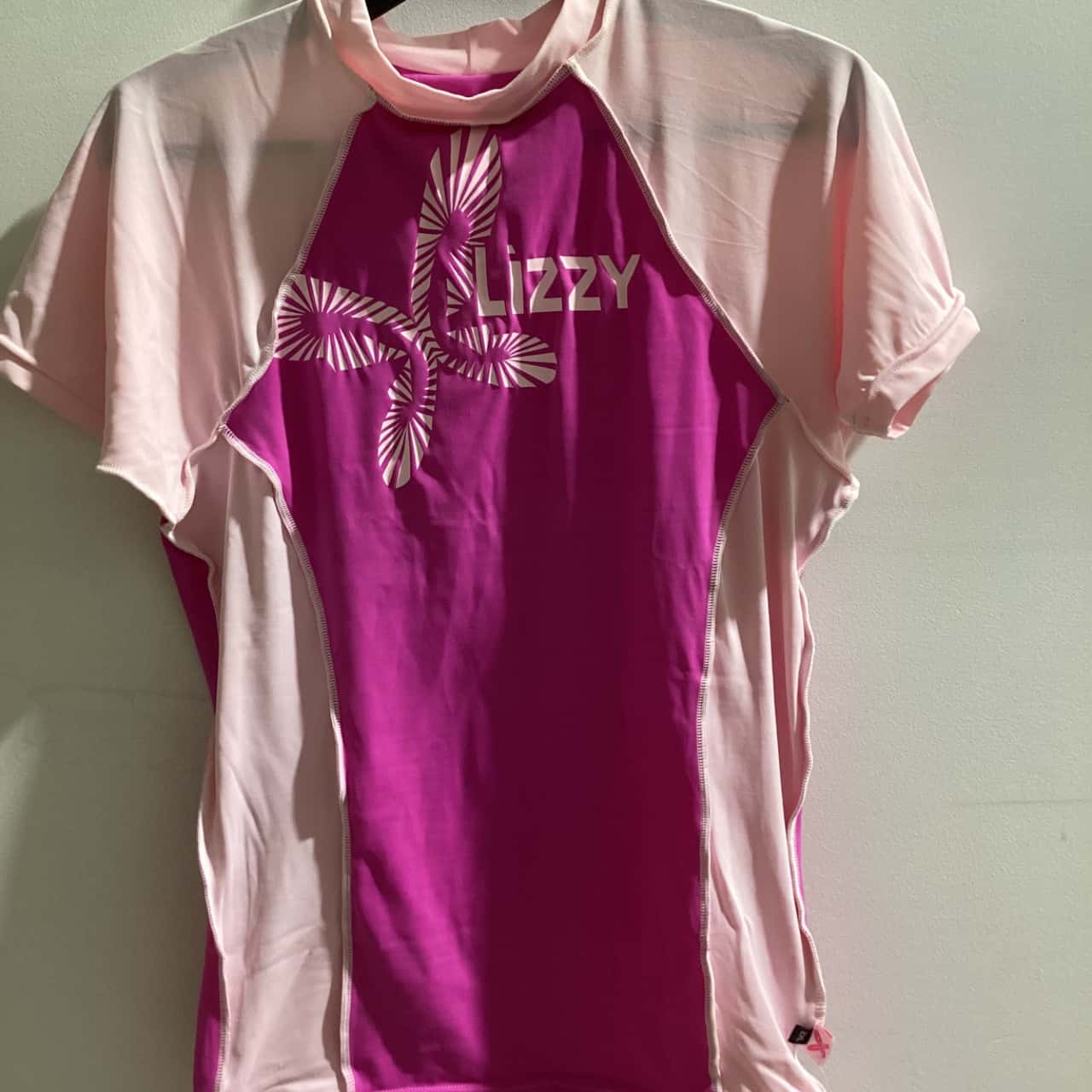 Lizzy Womens Size XXL Pink Rash Shirt