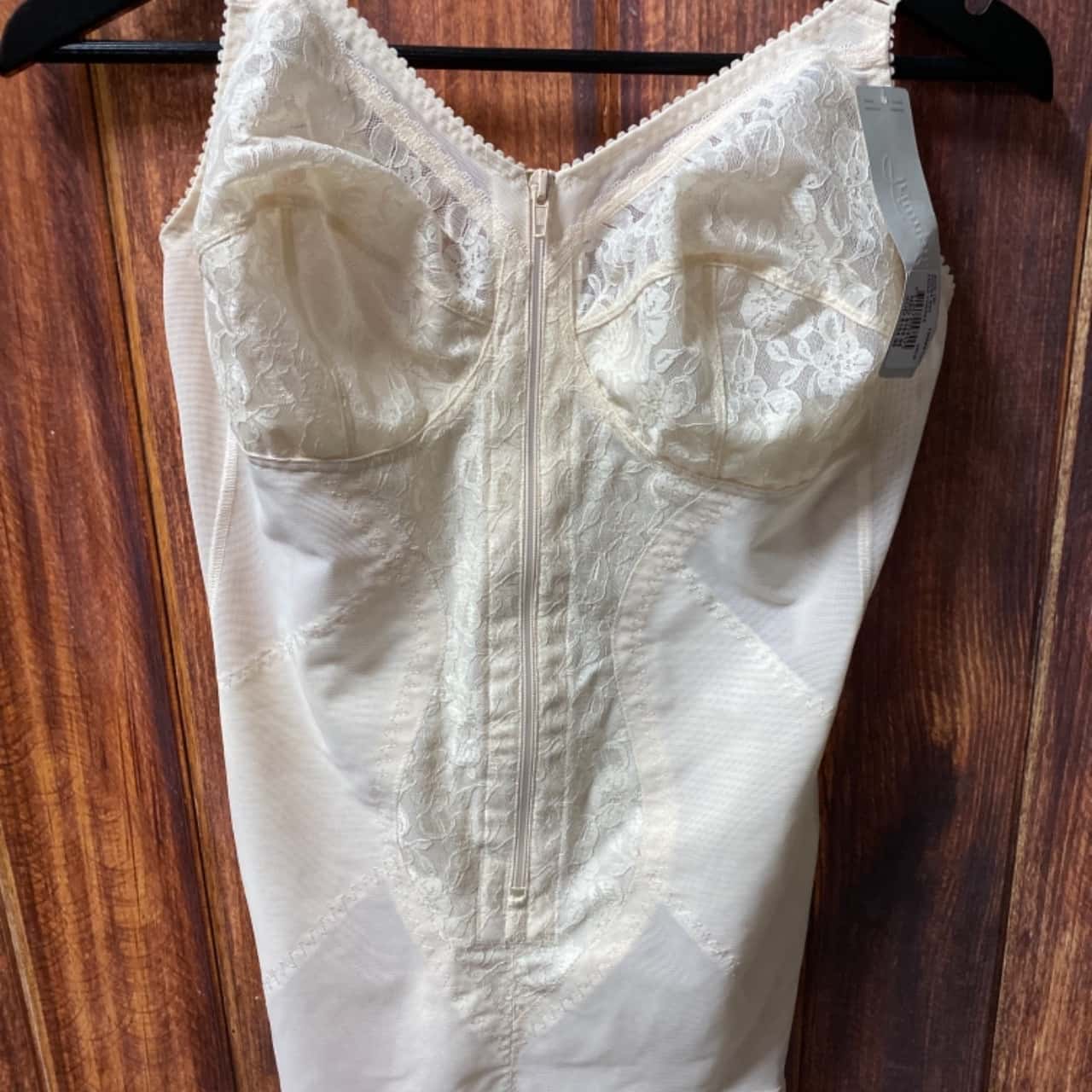 Triumph Shape wear Size 18 C Cream new (s)