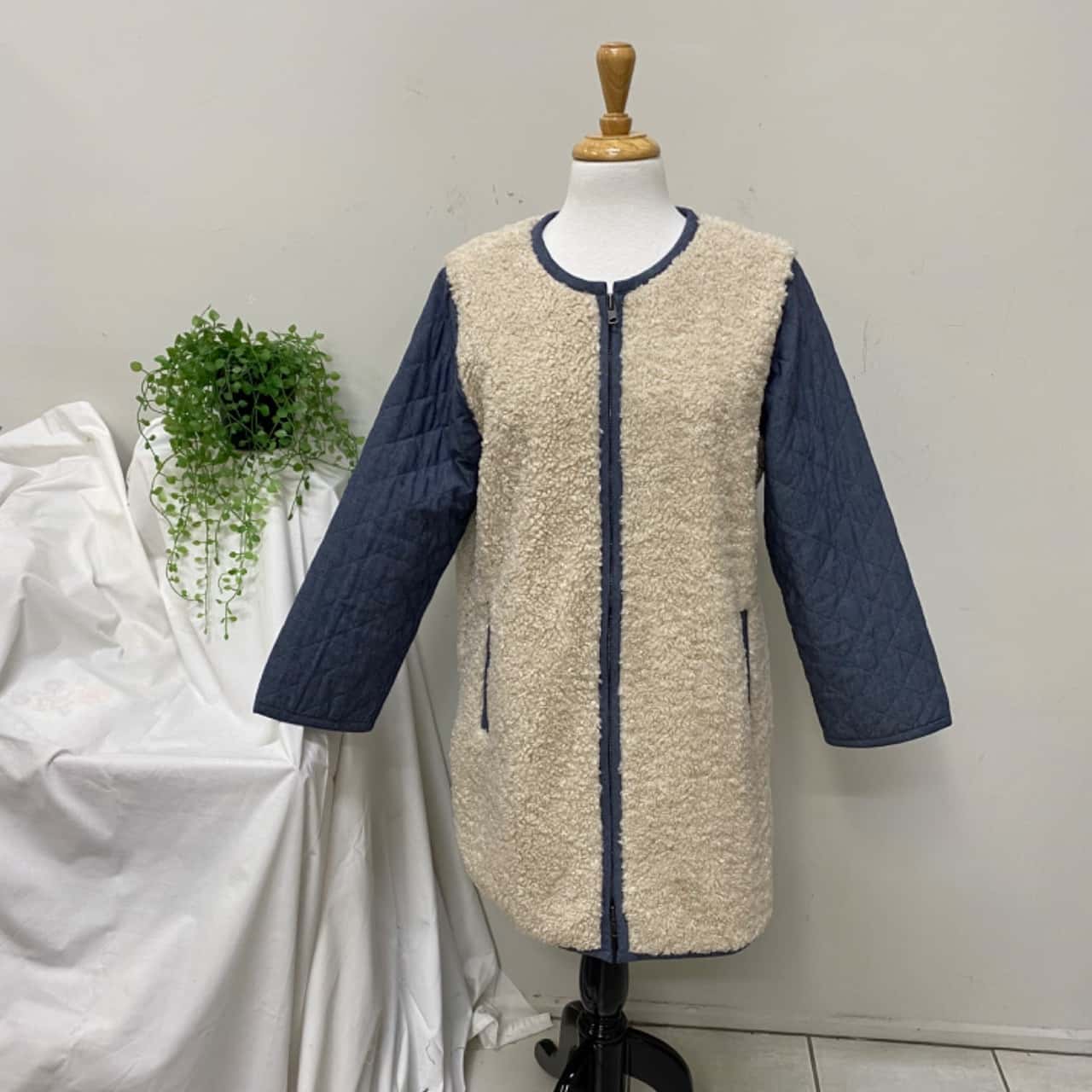 Gorman Womens Size 10 Front Zipper Jacket Blue / Cream (s)