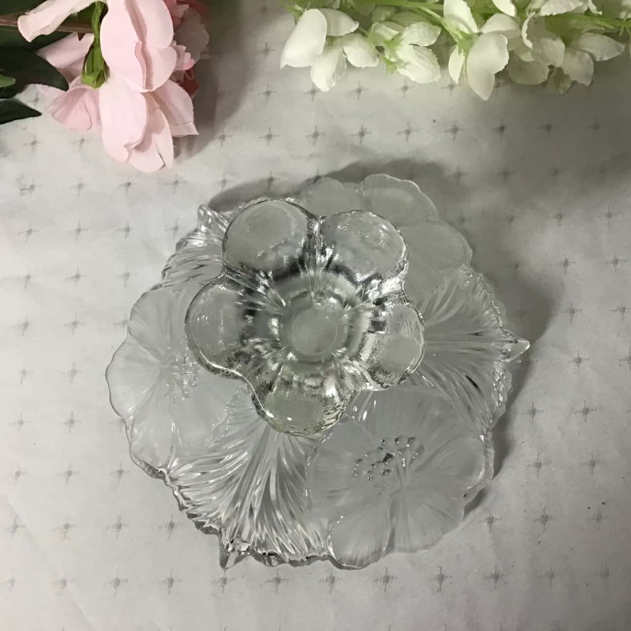 Decorative Flower Pattern Glass Footed Dish
