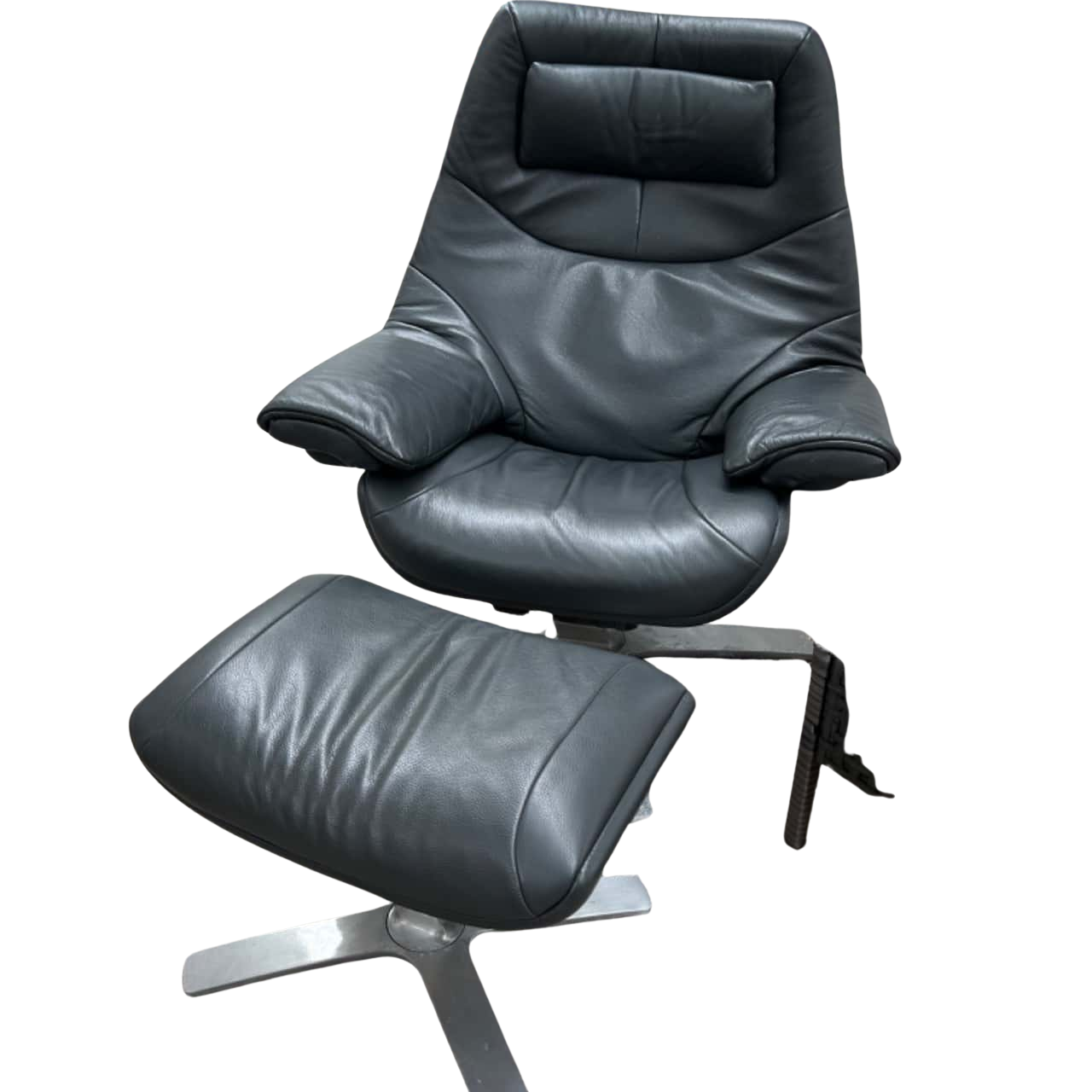 CLICK & COLLECT ONLY - Natuzzi re-vive Casual queen recliner brown RRP ...