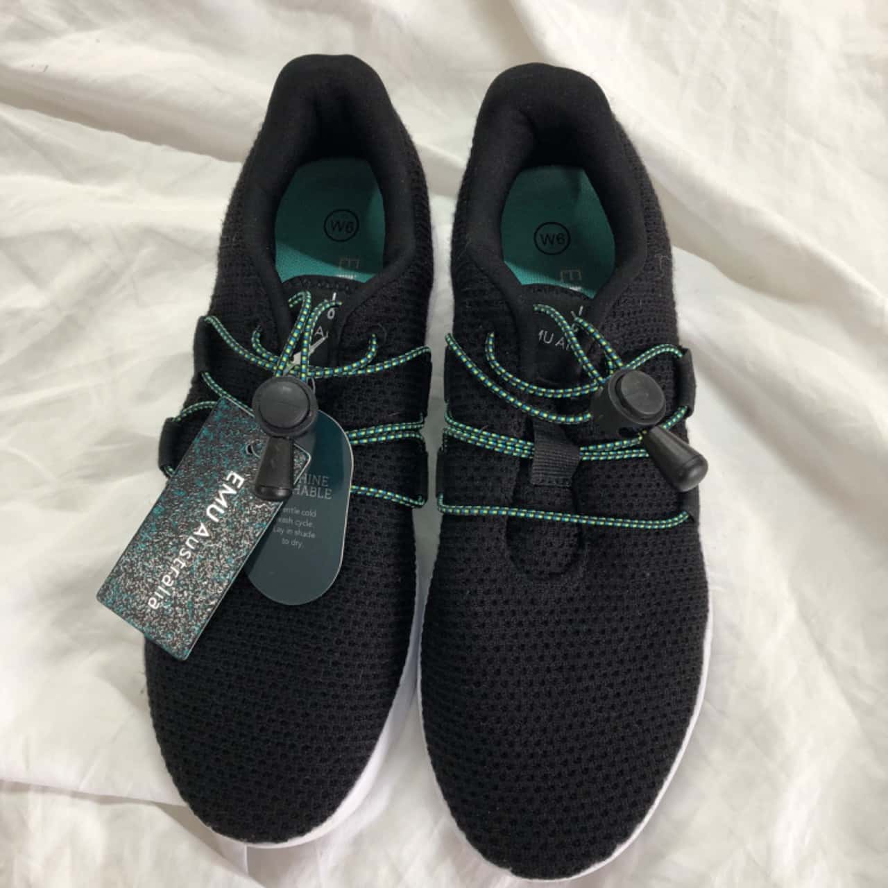 Emu Australia Womens Size 6 Black runners (s)