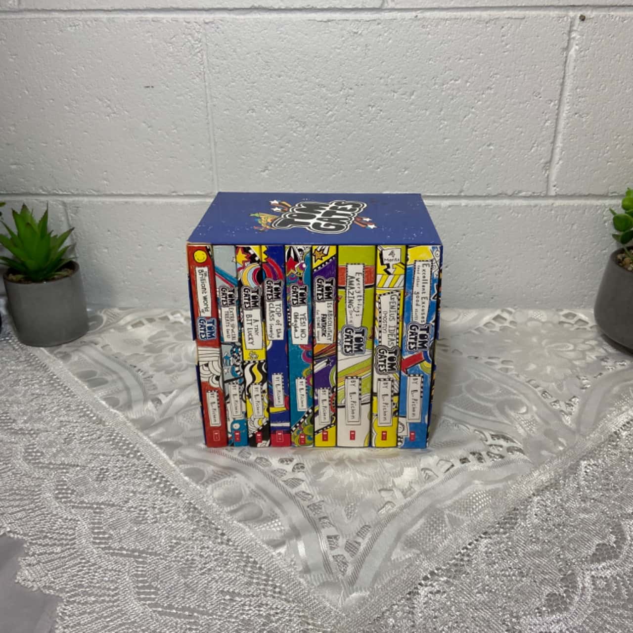 Welcome to The Brilliant World of Tom Gates 1-9 Box Set Books