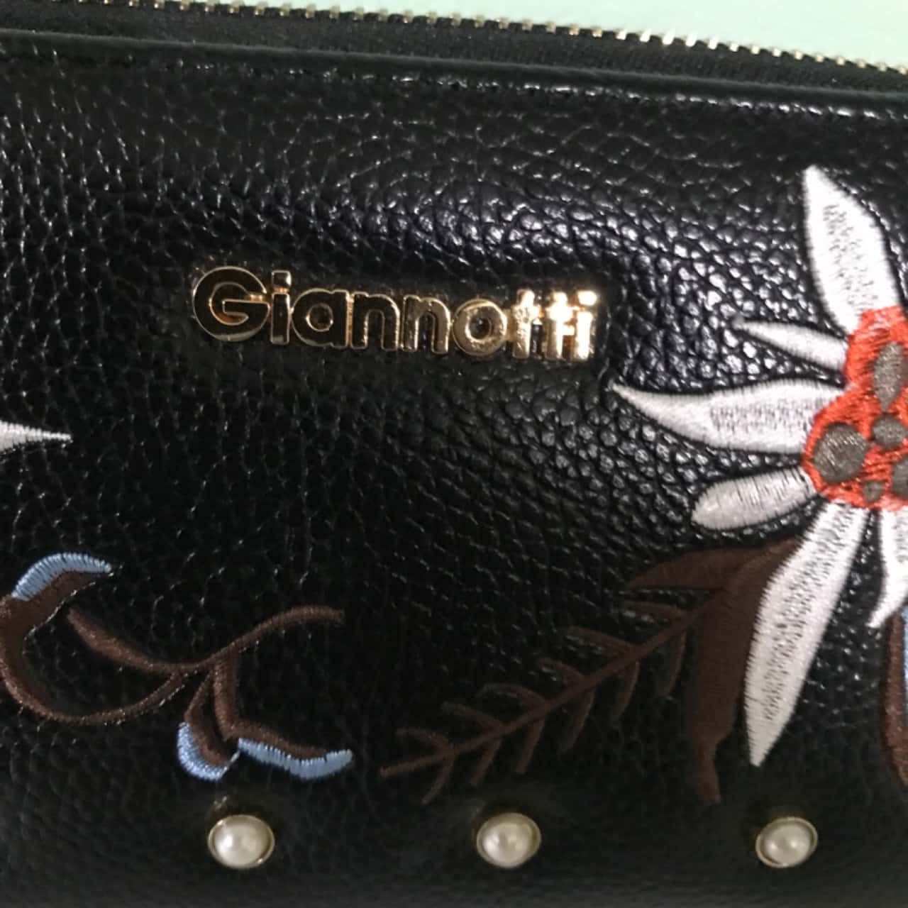 NWOT Womens Purse Black Embroidered Floral 20cm x 10 cm(s)