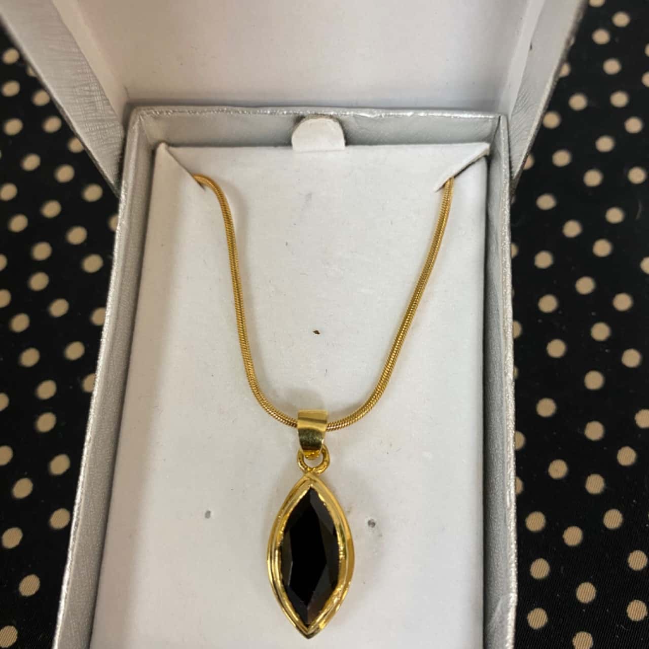 Ladies 9ct Gold Snake Link Chain with Gold Coloured Garnet Pendent(s)