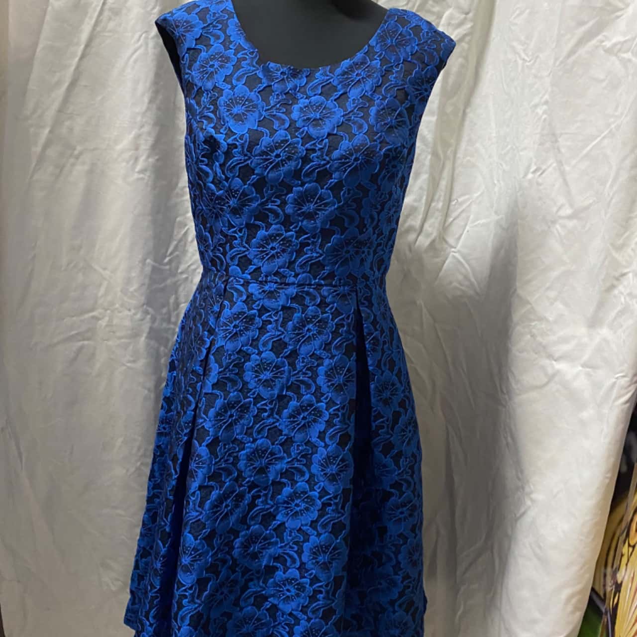 Review Sleeveless Royal Blue Dress Size 12