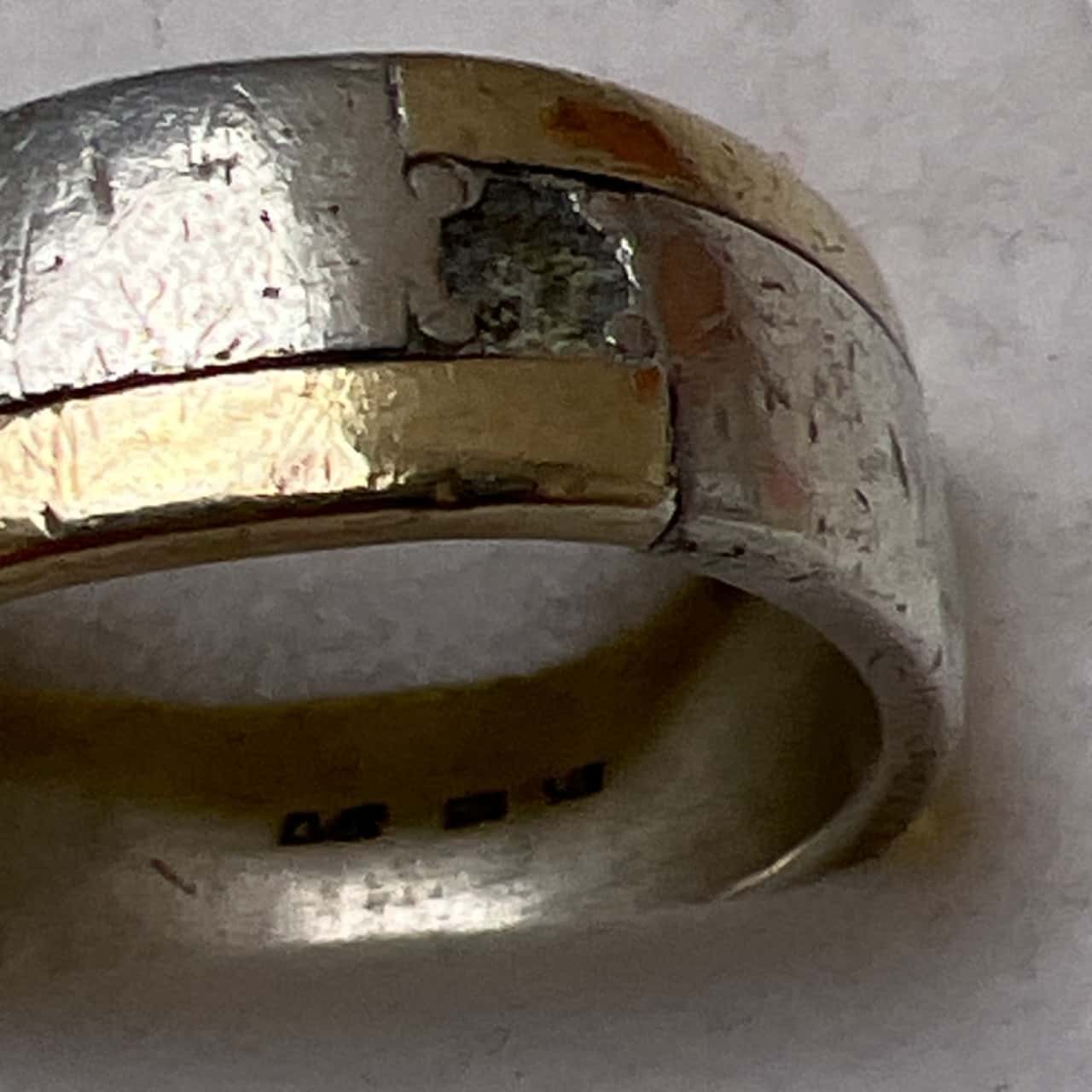 REDUCED Large 375/925 gents Ring missing stone and scratched (s)